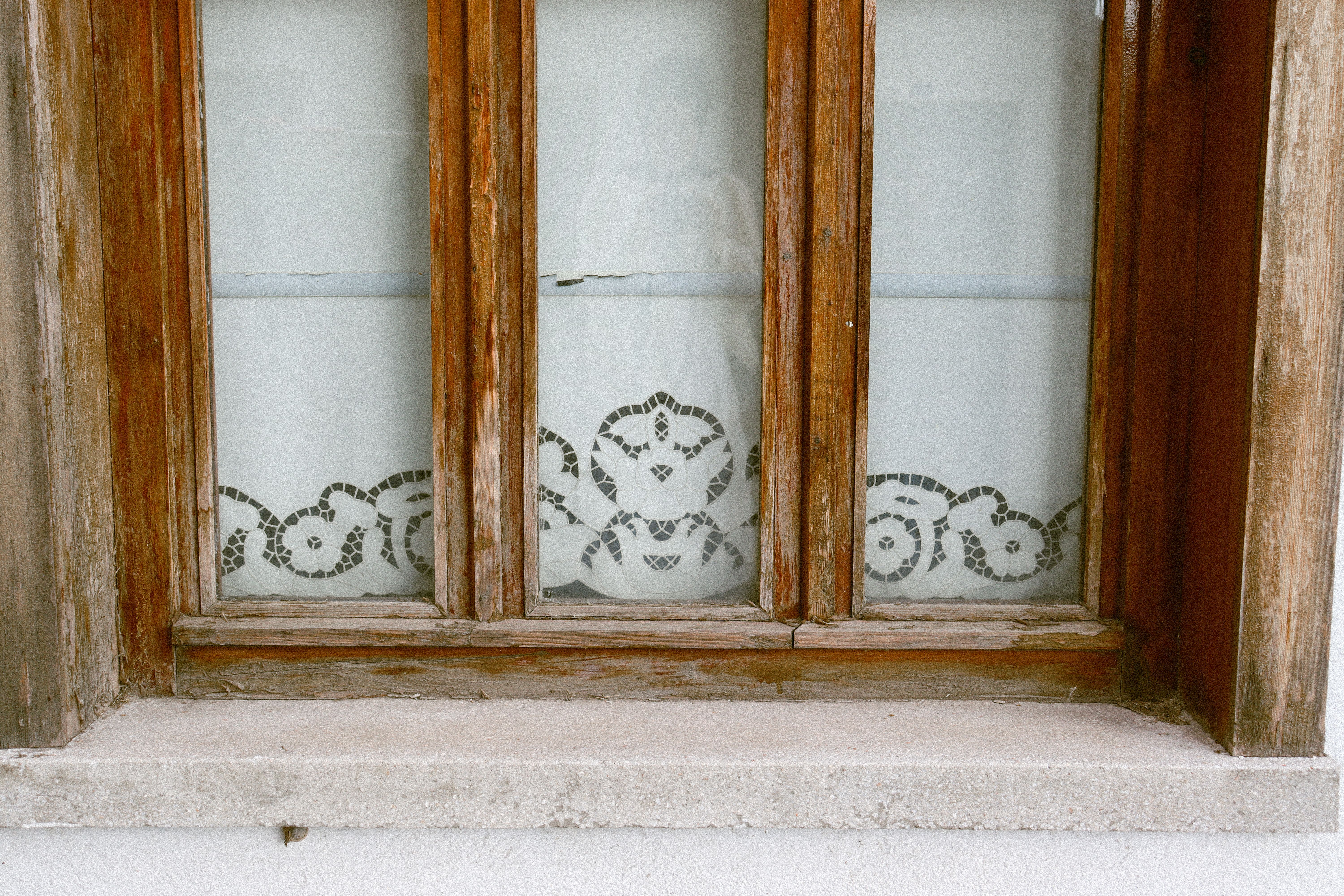 Vintage Wooden Window with Lace Curtains · Free Stock Photo