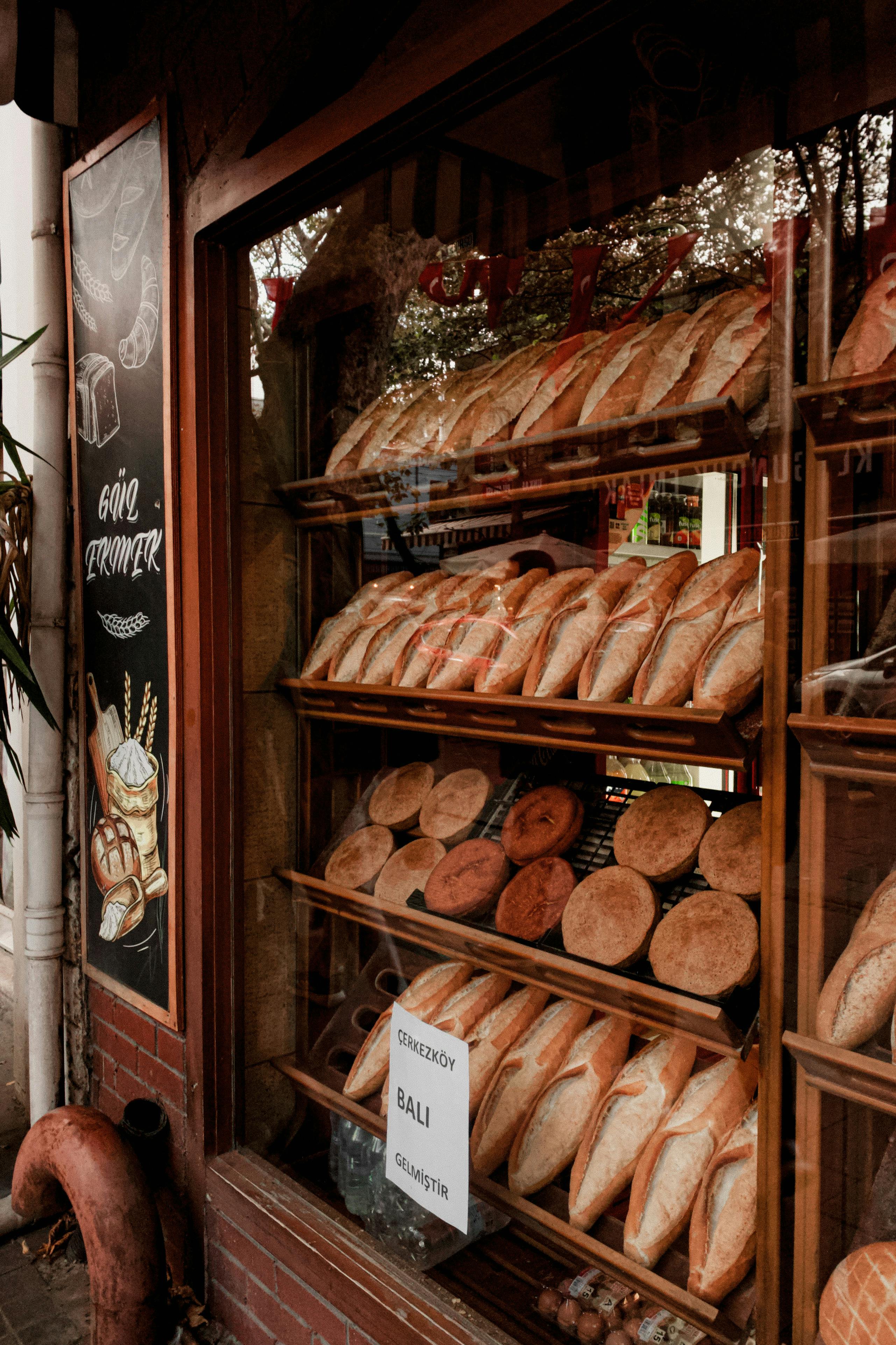 Rustic Bakery Display with Fresh Bread · Free Stock Photo