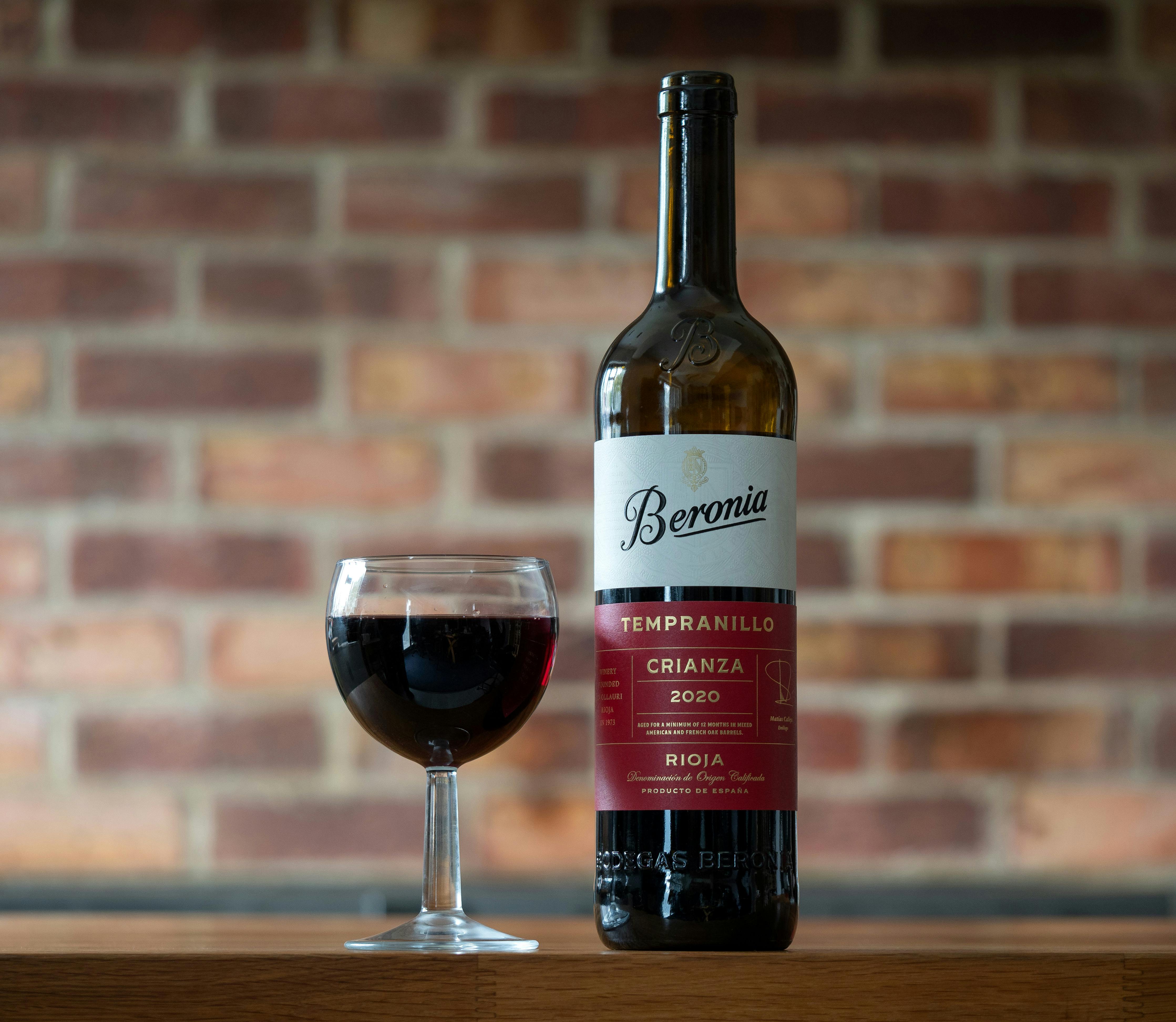 Bottle of wine · Free Stock Photo