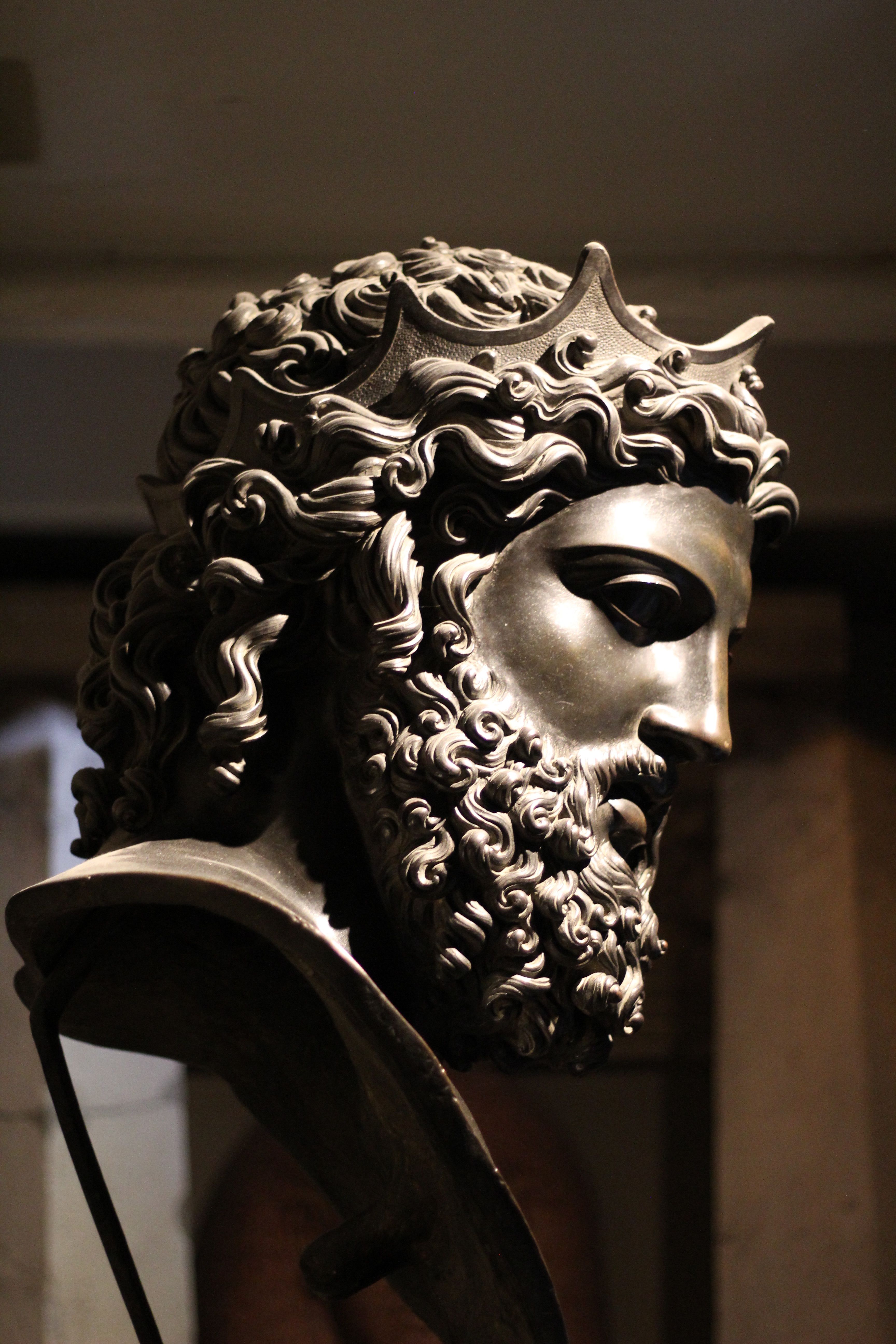 Majestic Bronze Sculpture of Ancient God · Free Stock Photo