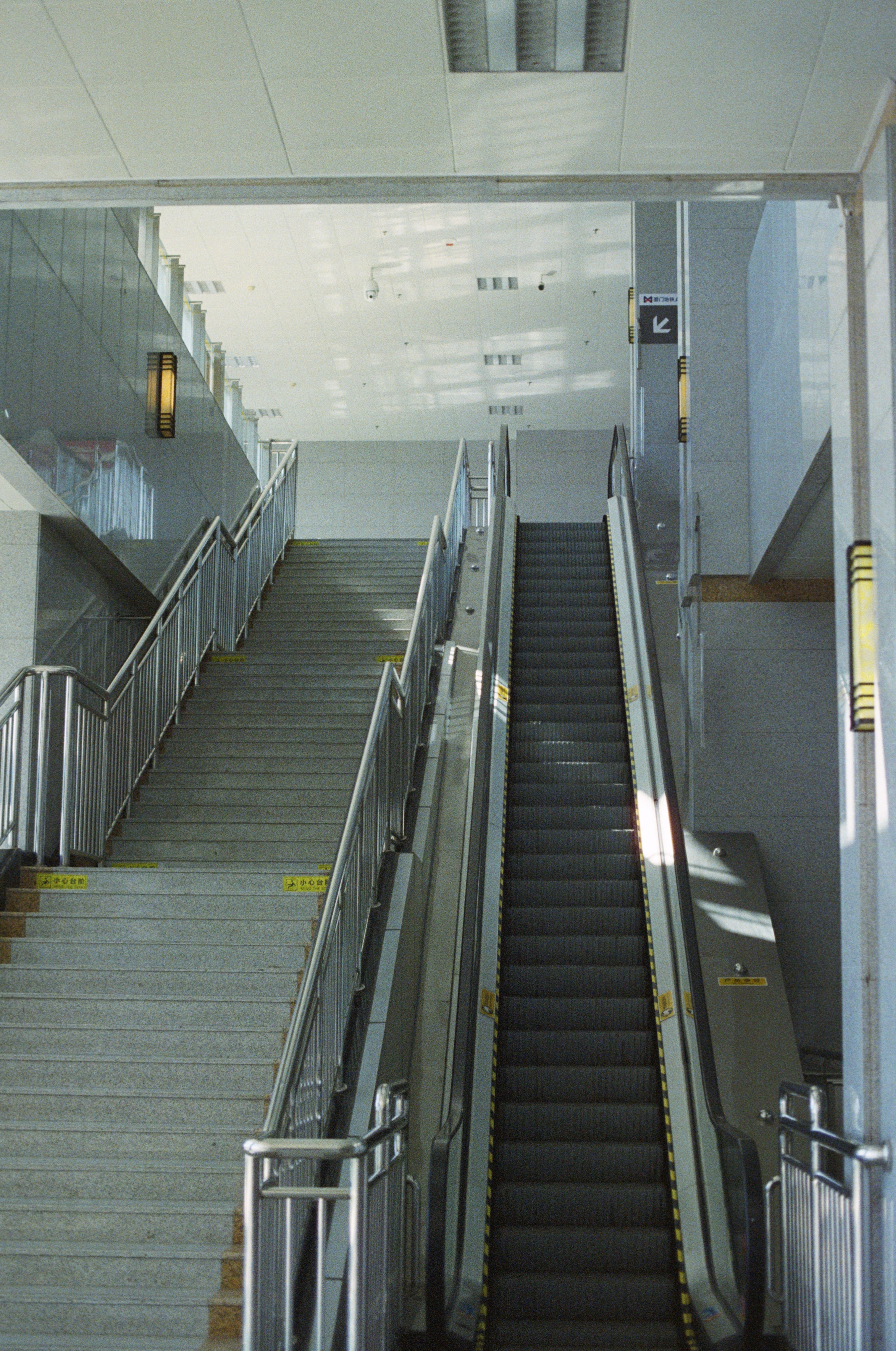 Modern Indoor Escalator and Staircase Scene · Free Stock Photo
