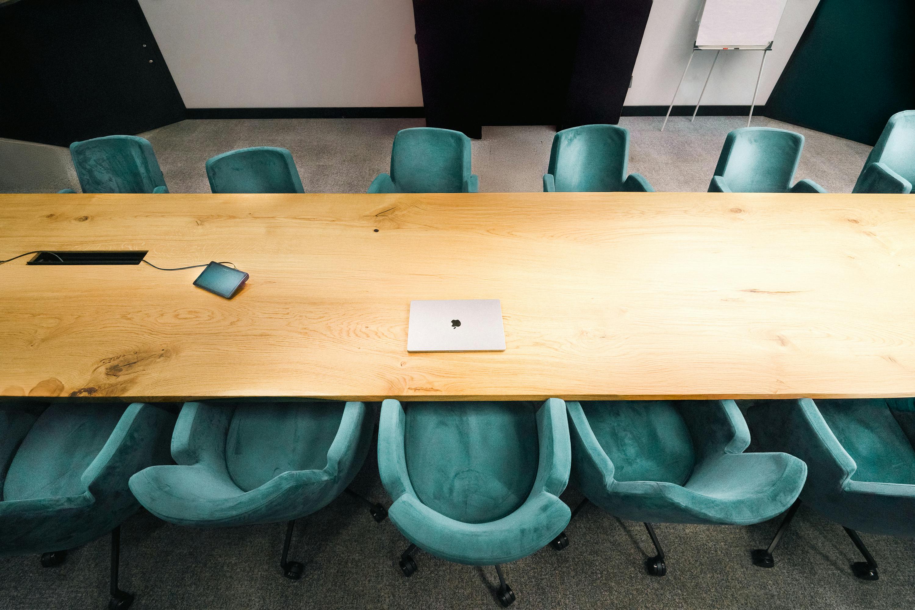 Modern Conference Room with Wooden Table and Chairs · Free Stock Photo