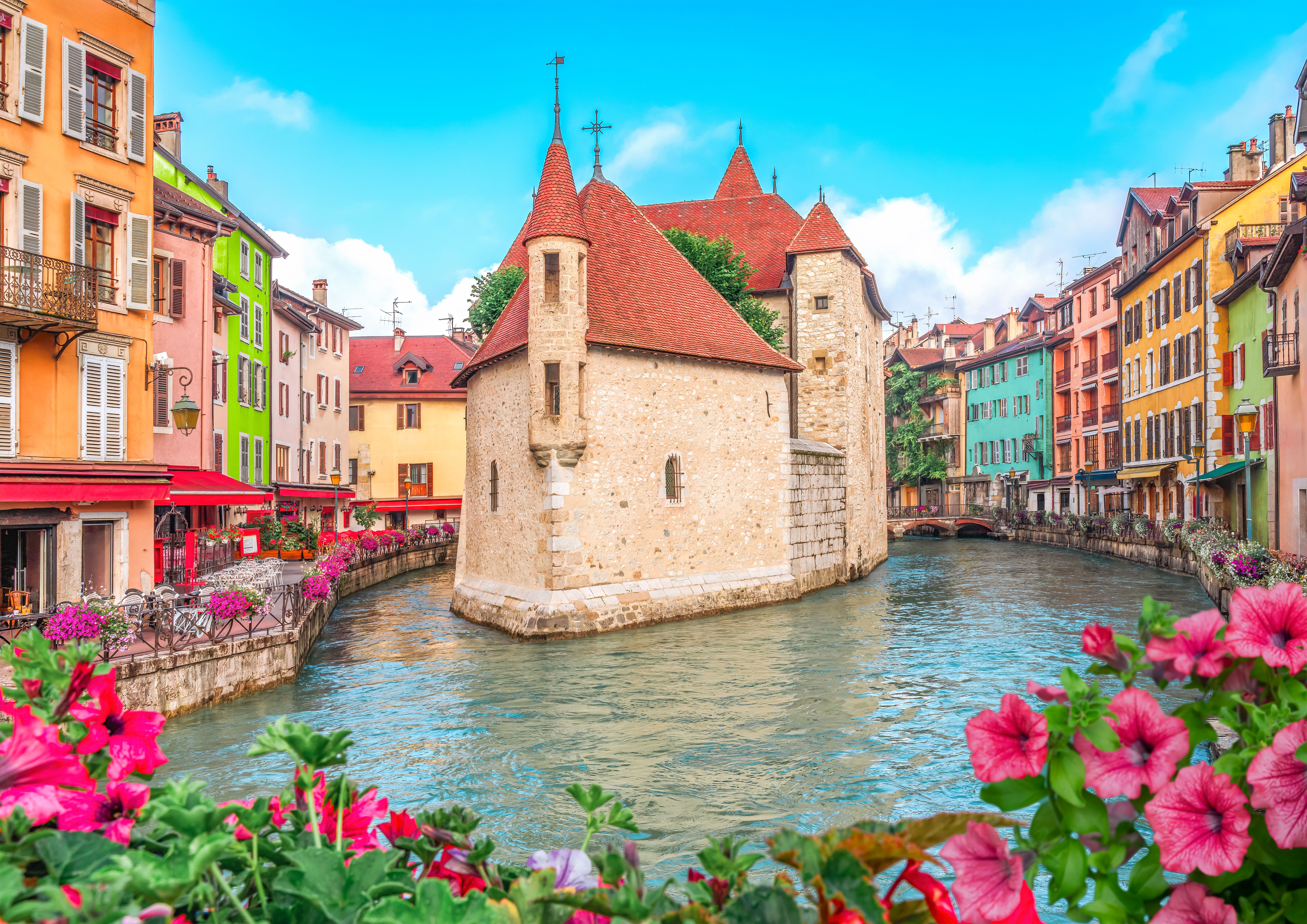 Colorful Canal Scene in Annecy, France · Free Stock Photo