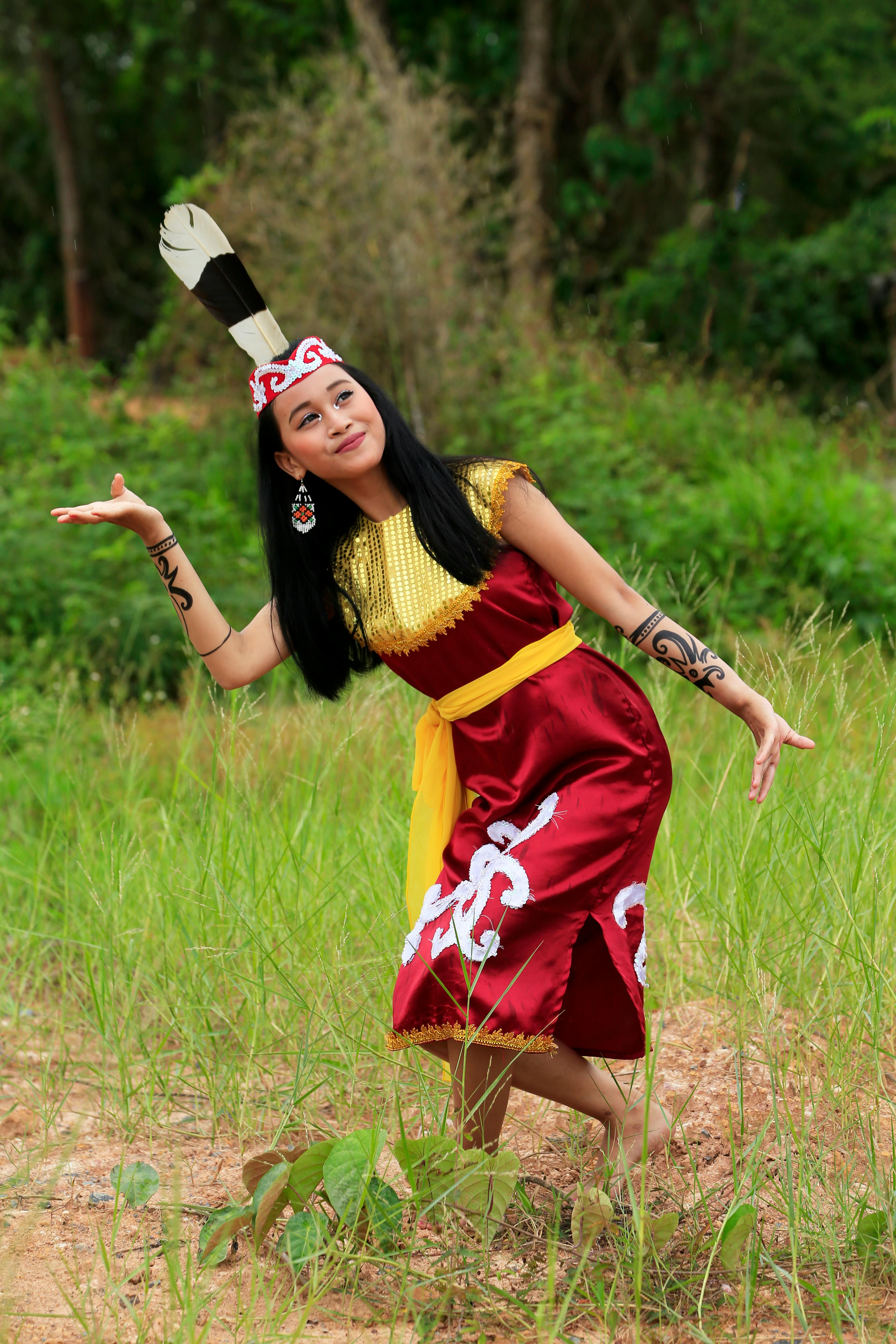 Bing+Home+Delivery+Boy+And+Girl+With+A Photos, Download The BEST Free ...