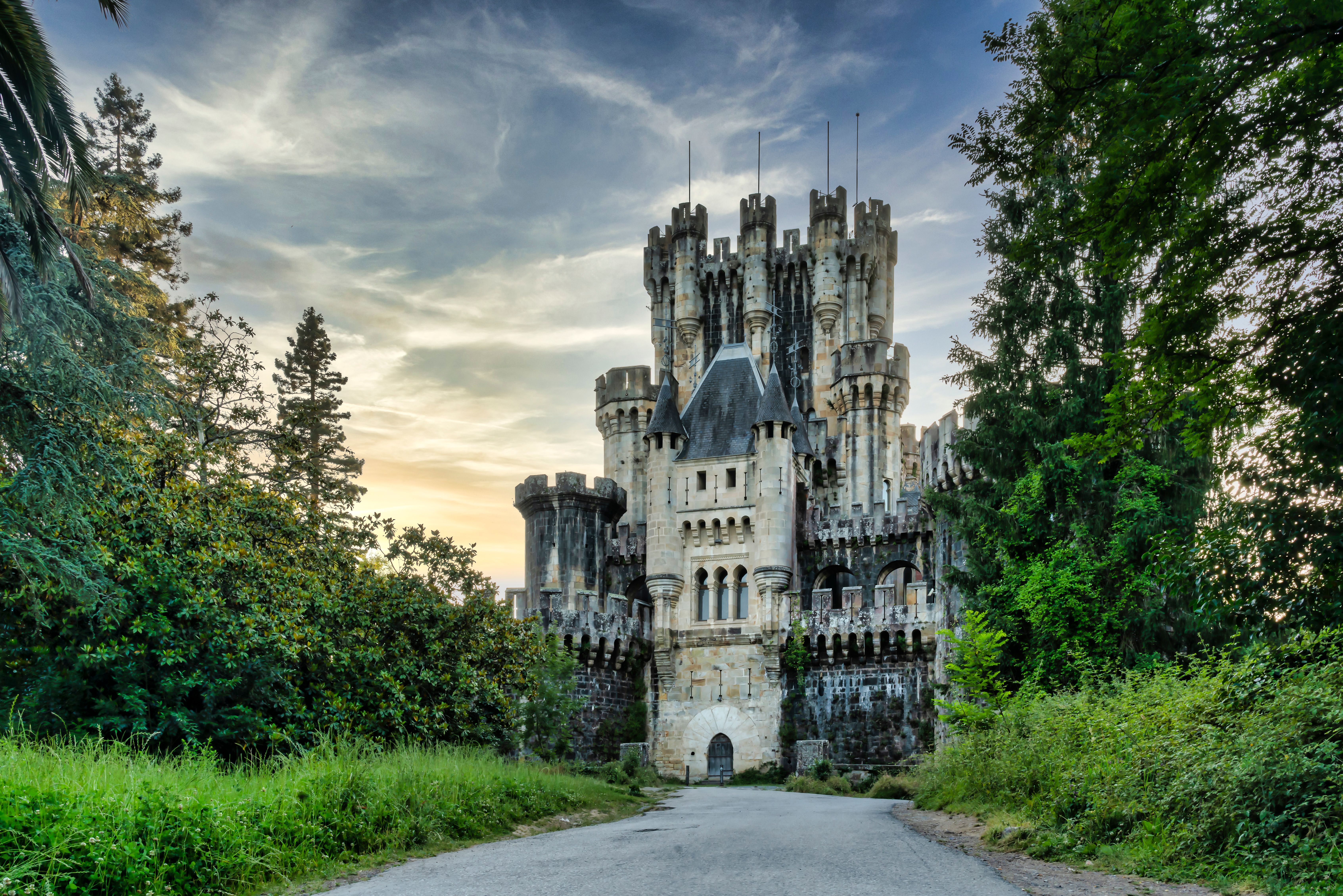 Enchanting Butrón Castle in Lush Basque Wilderness · Free Stock Photo
