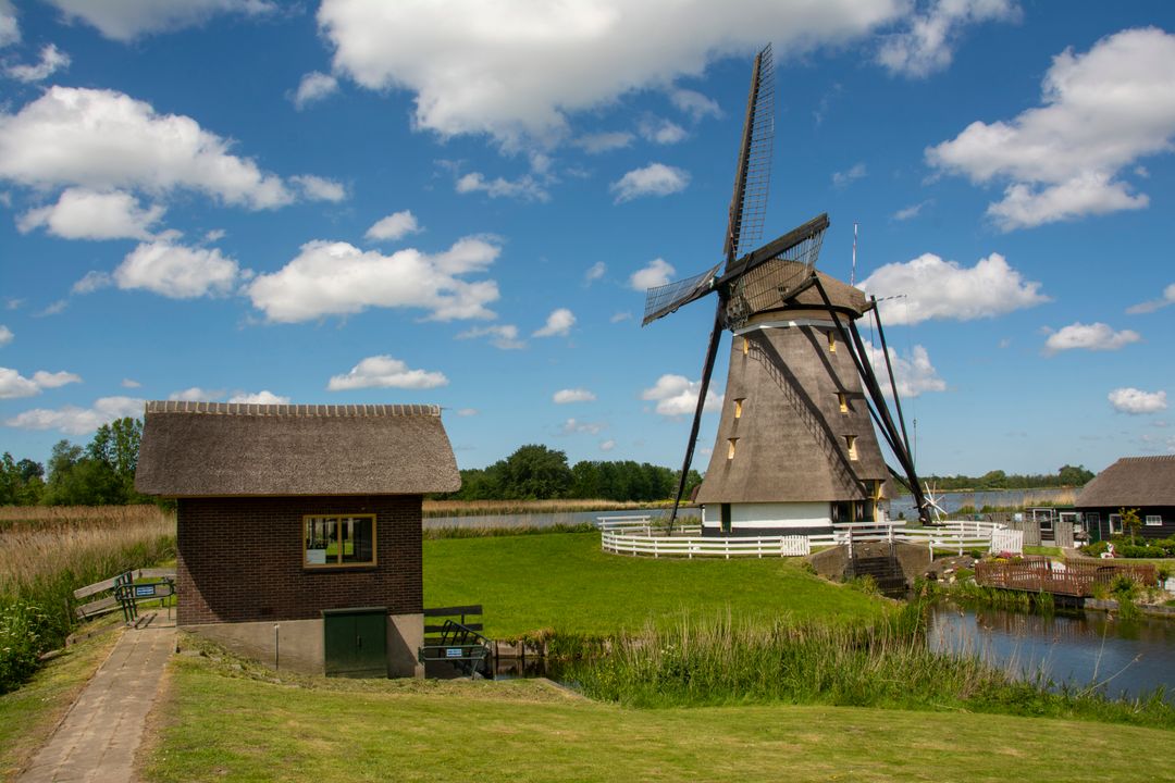 Dutch Hip Roof: Benefits and Simple Design Ideas