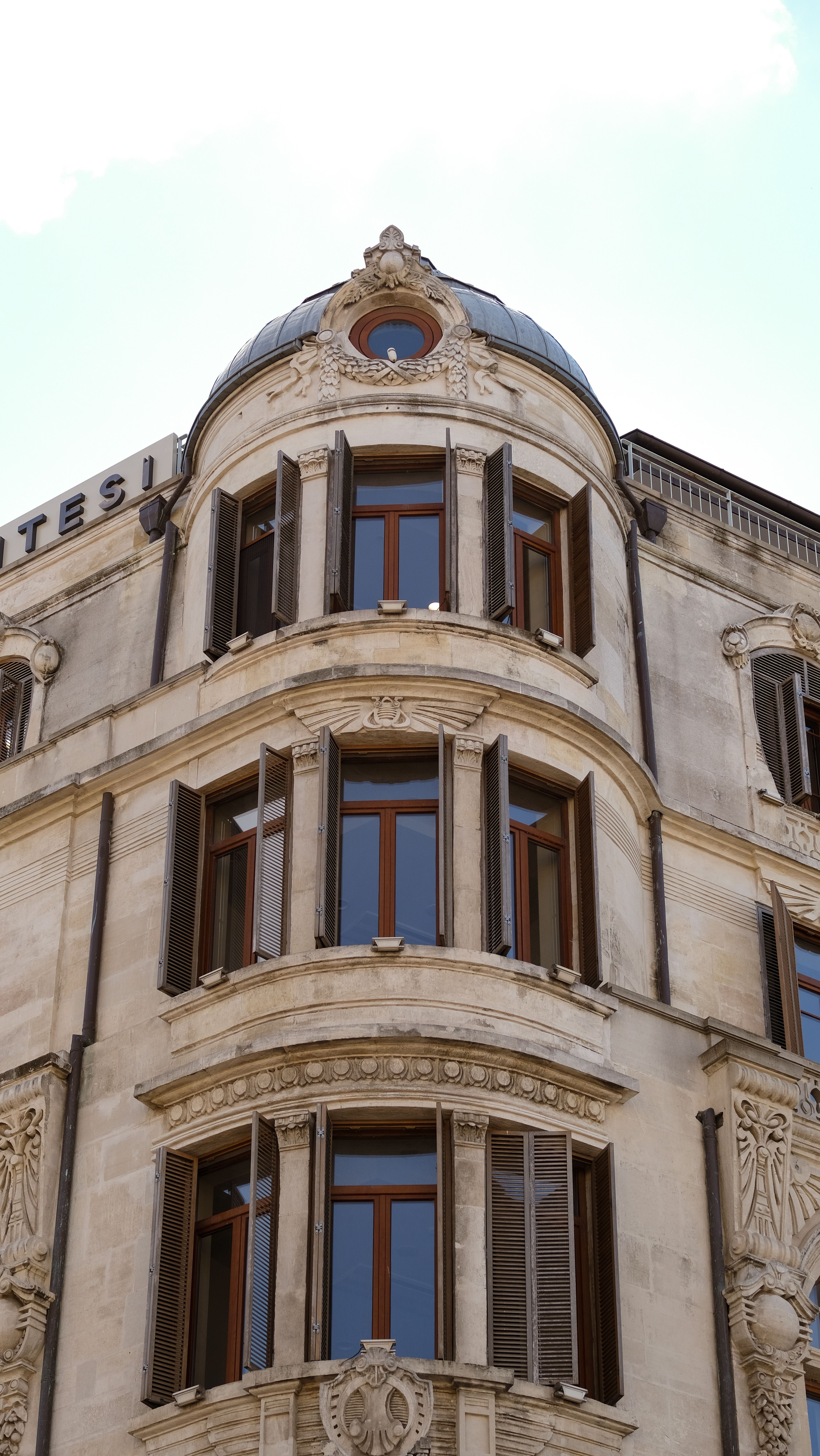 Elegant Historical Building Facade with Ornate Windows · Free Stock Photo