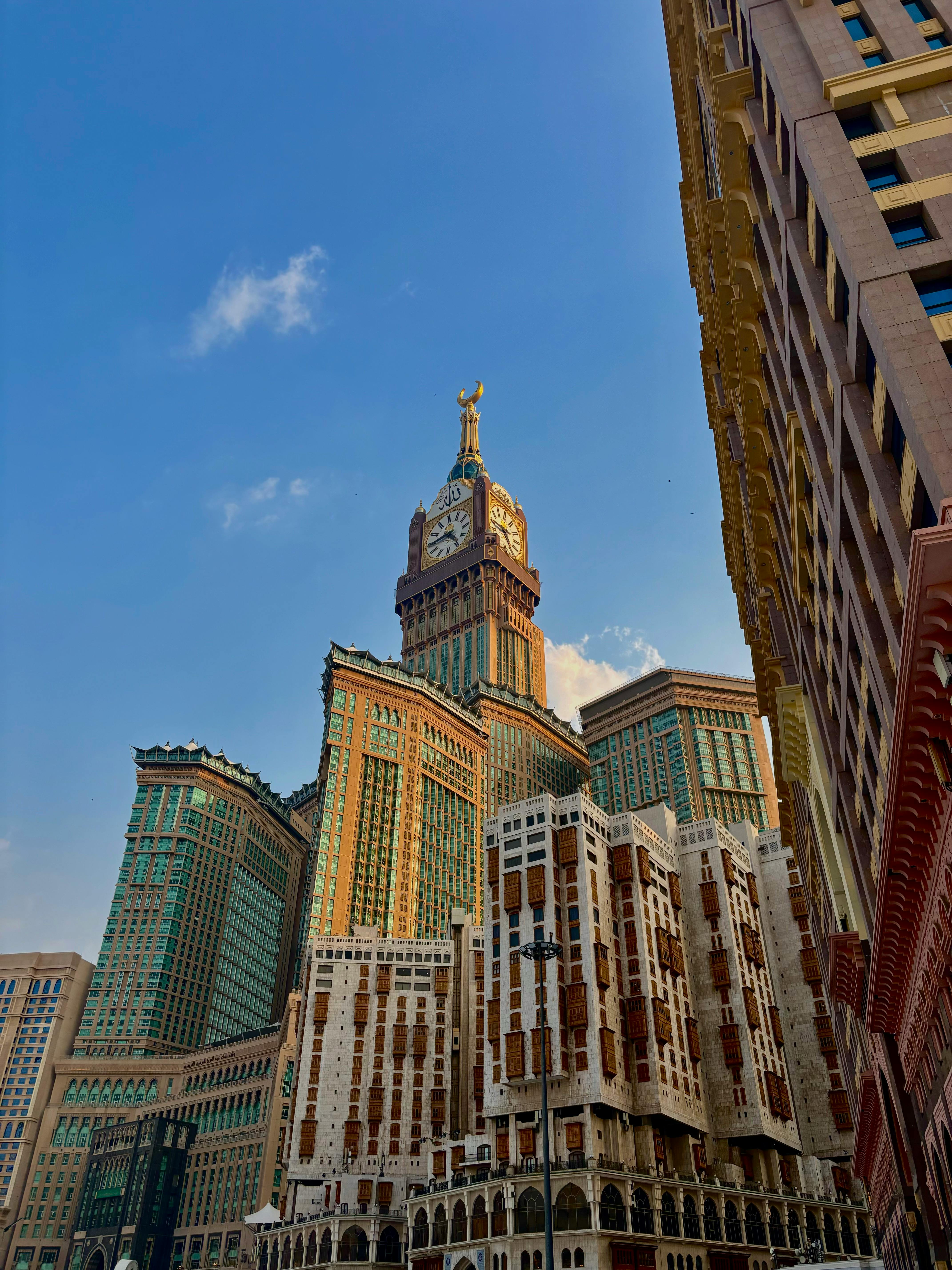 Pemandangan Megah Menara Abraj Al Bait Di Mekkah · Foto Stok Gratis