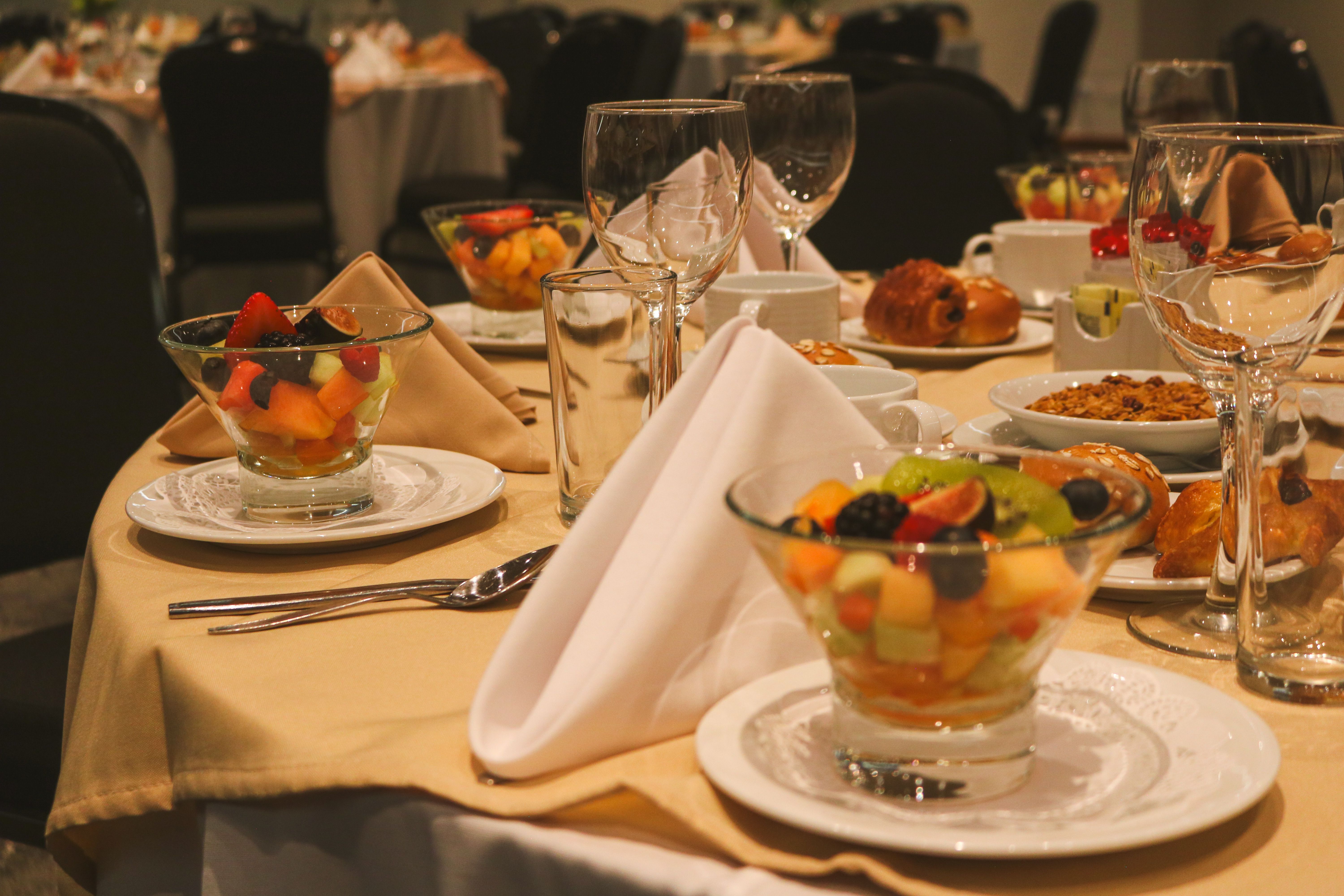 Elegant Banquet Hall with Formal Table Setting · Free Stock Photo