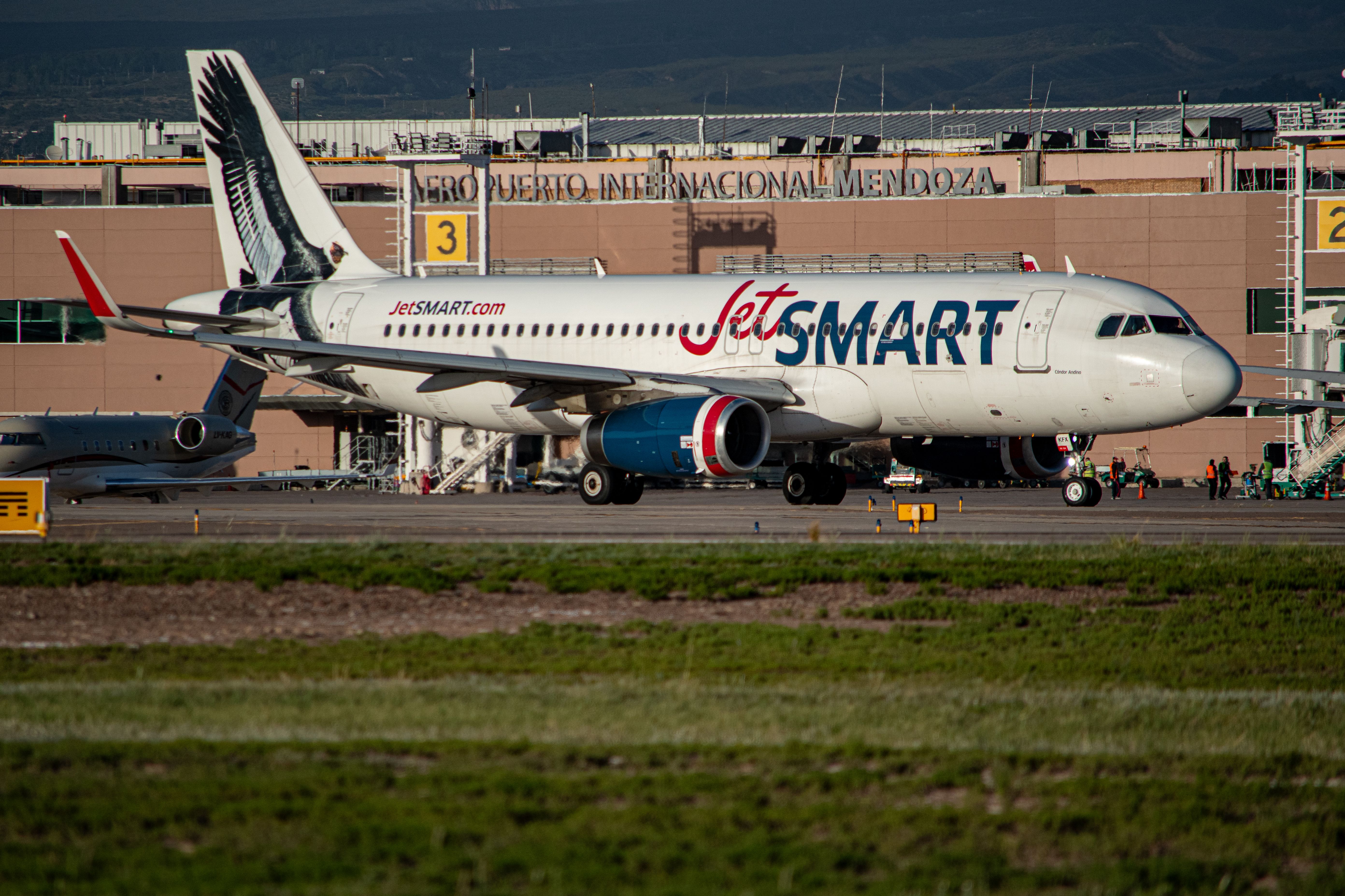 JetSMART Airbus A320 at Mendoza International Airport · Free Stock Photo