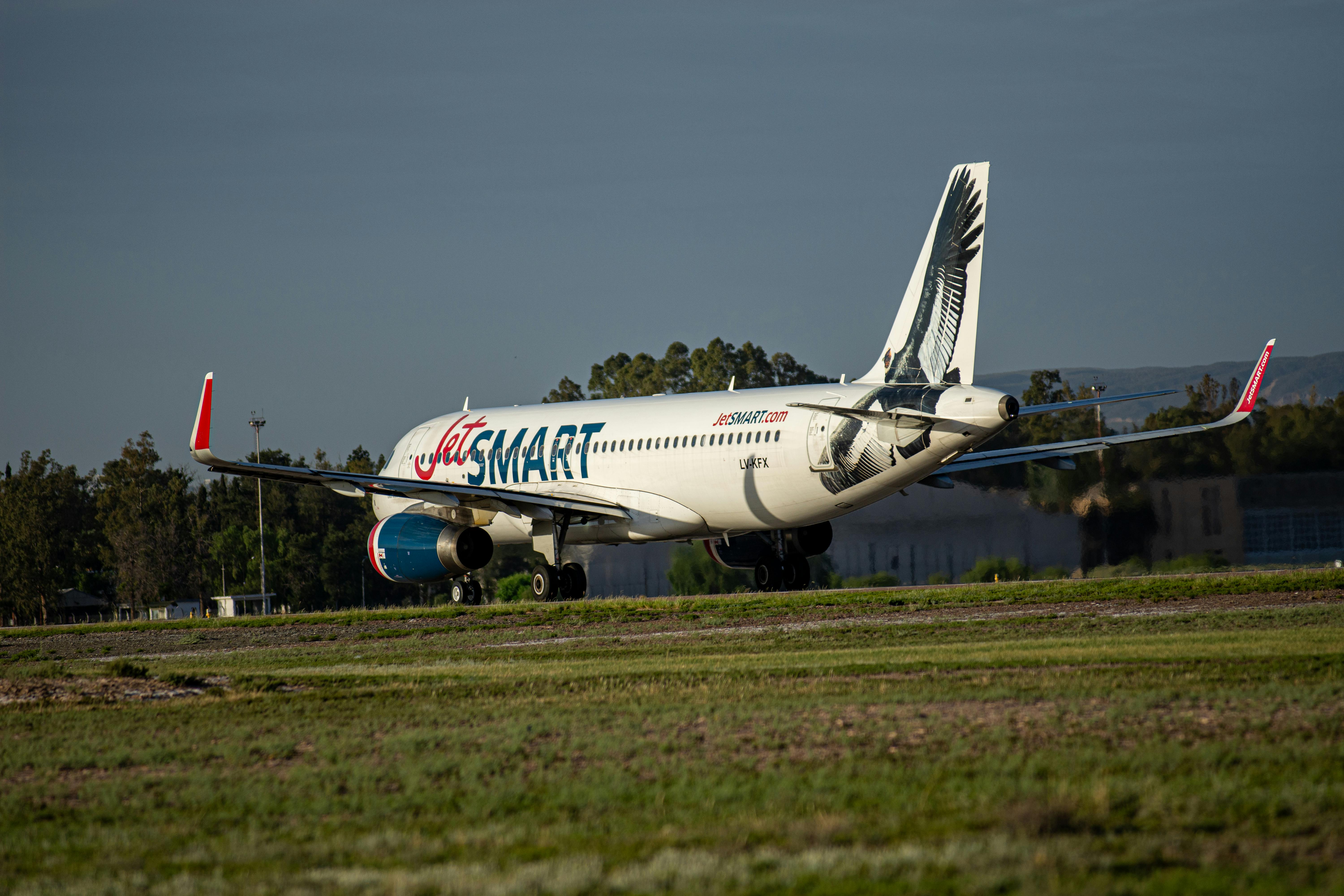 JetSMART airliner on the runway during daytime · Free Stock Photo