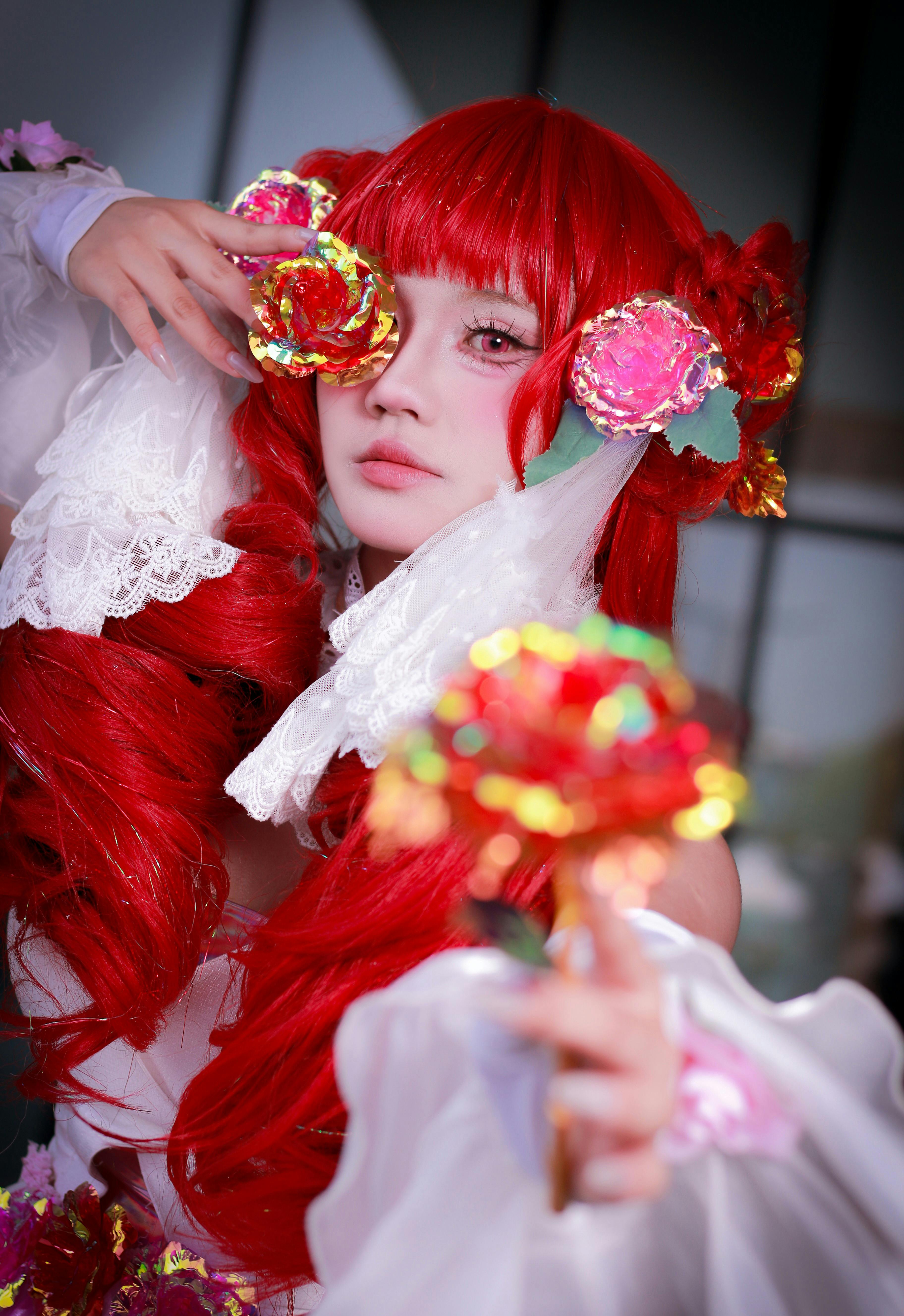 Potret Cosplay Bertema Anime Yang Semarak Dengan Rambut Merah · Foto ...