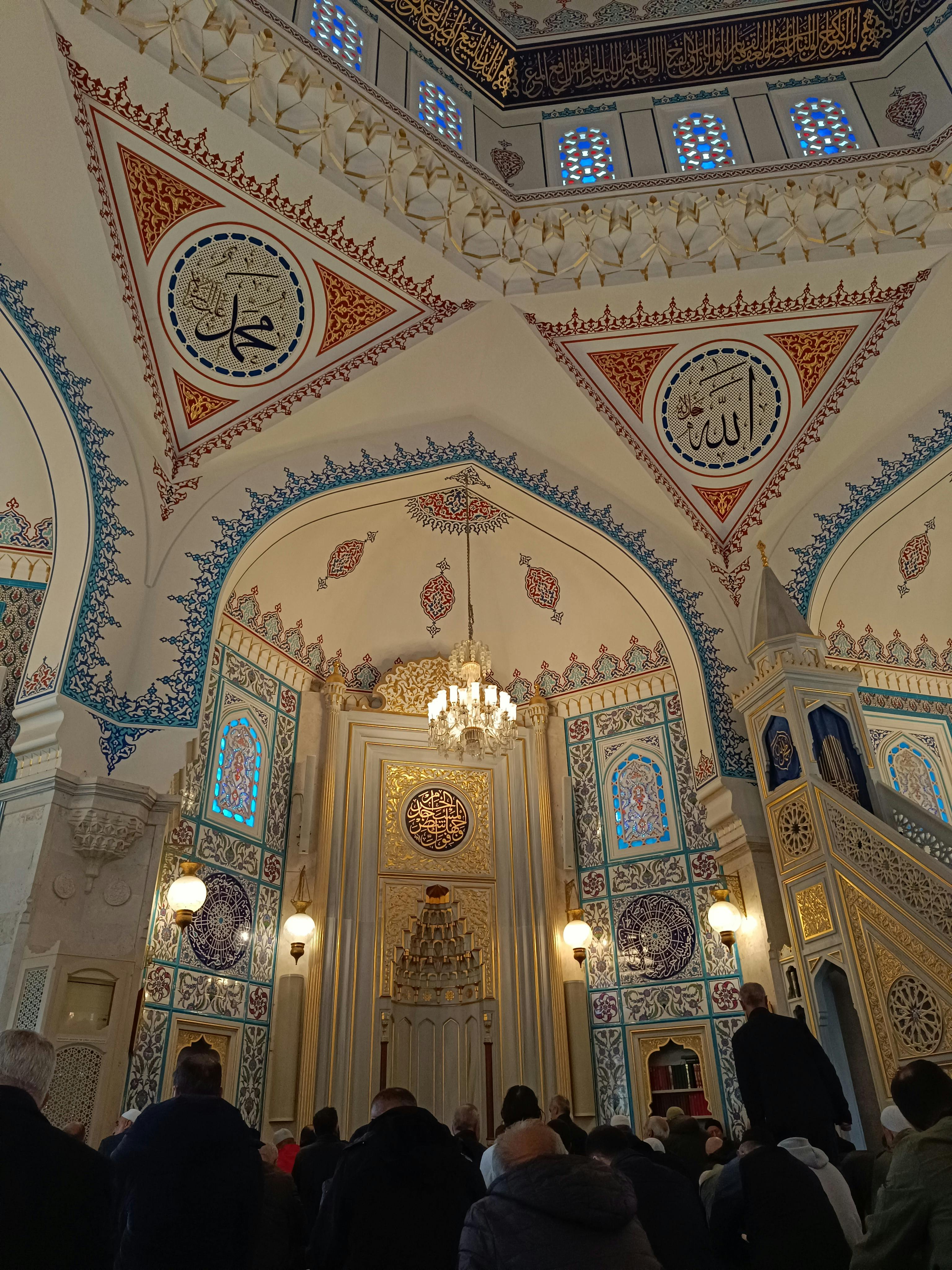 Intricate Mosque Interior with Worshippers · Free Stock Photo
