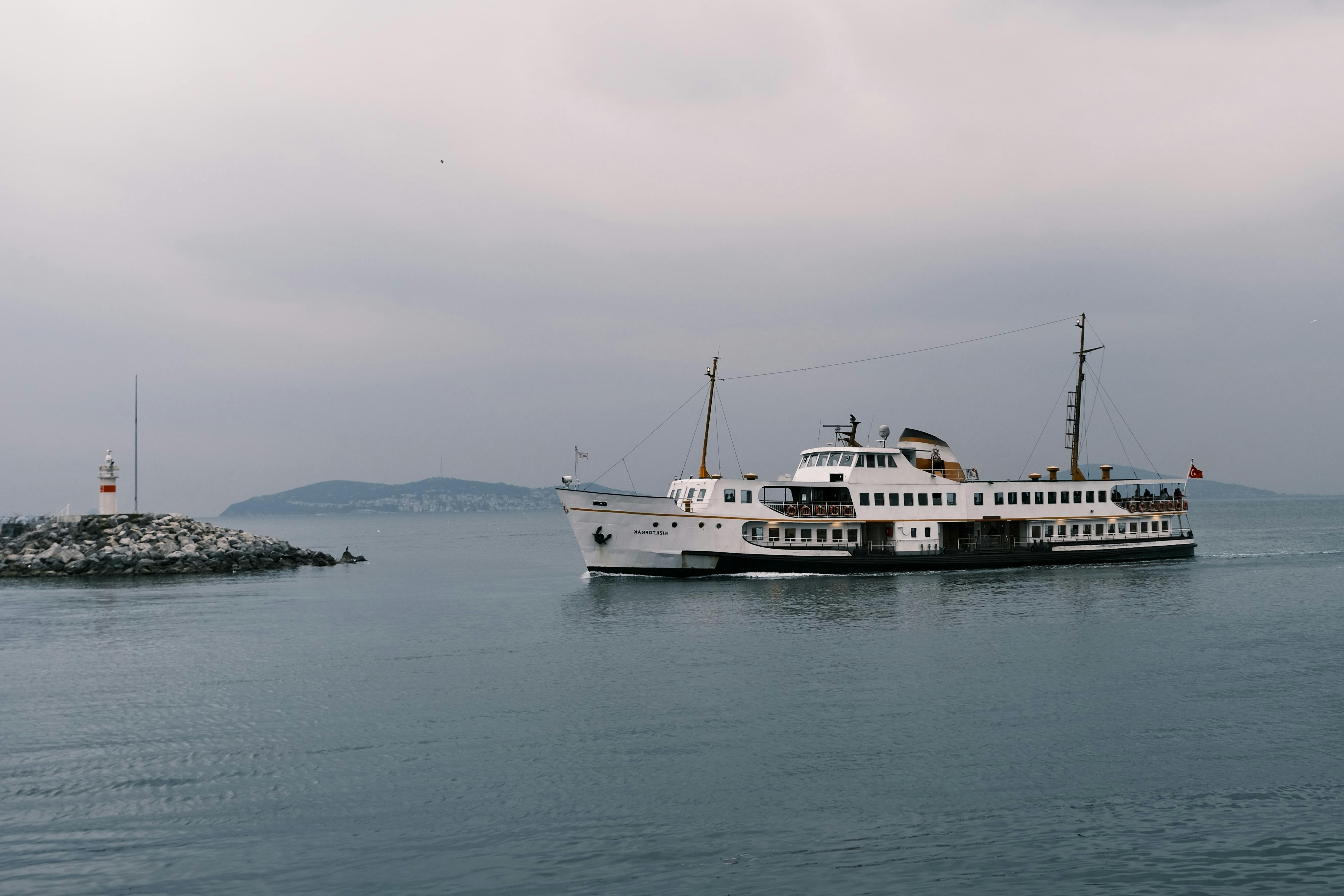 Passenger Ferry Sailing in Istanbul's Scenic Waters · Free Stock Photo