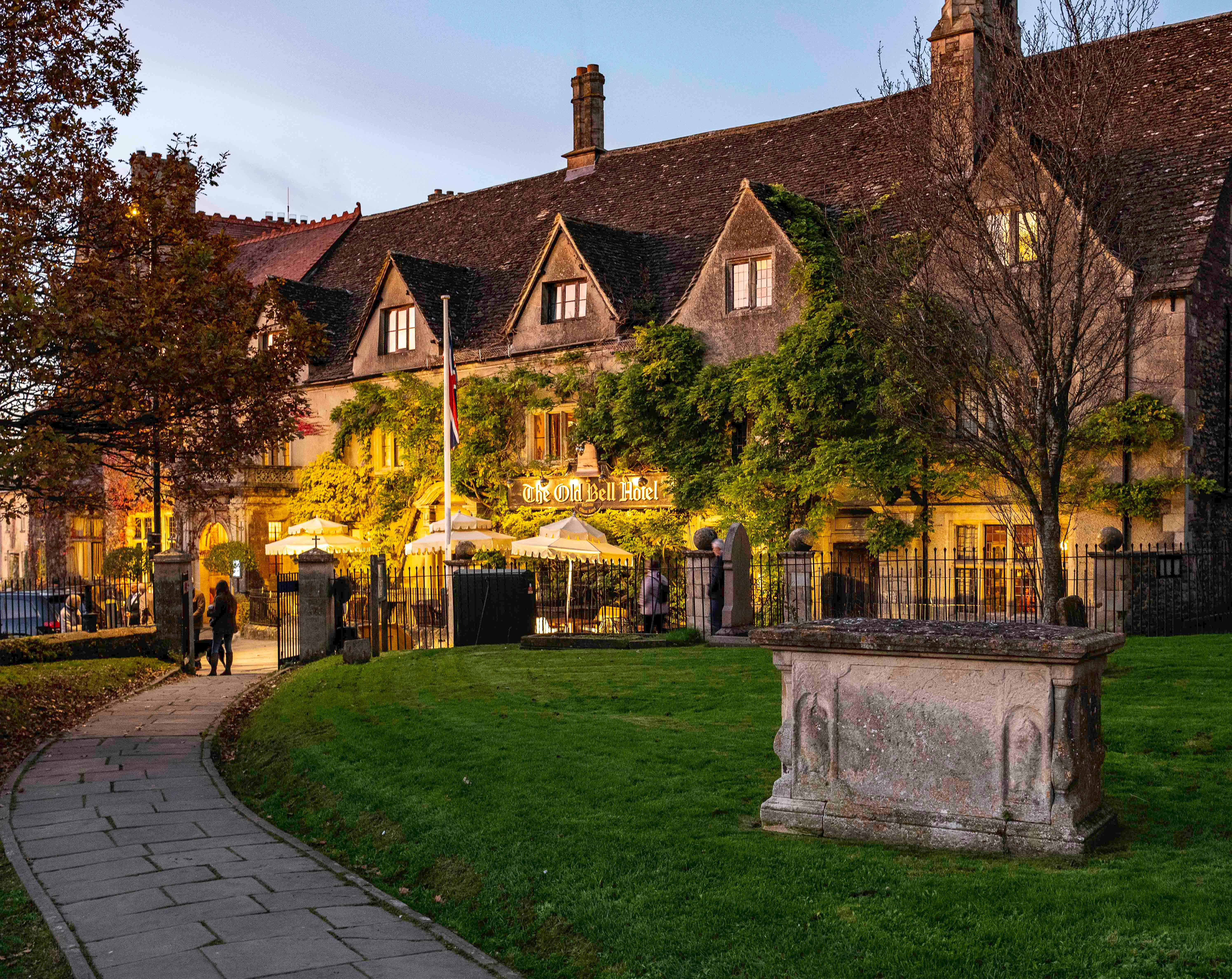 Historic Old Bell Hotel at Dusk in England · Free Stock Photo