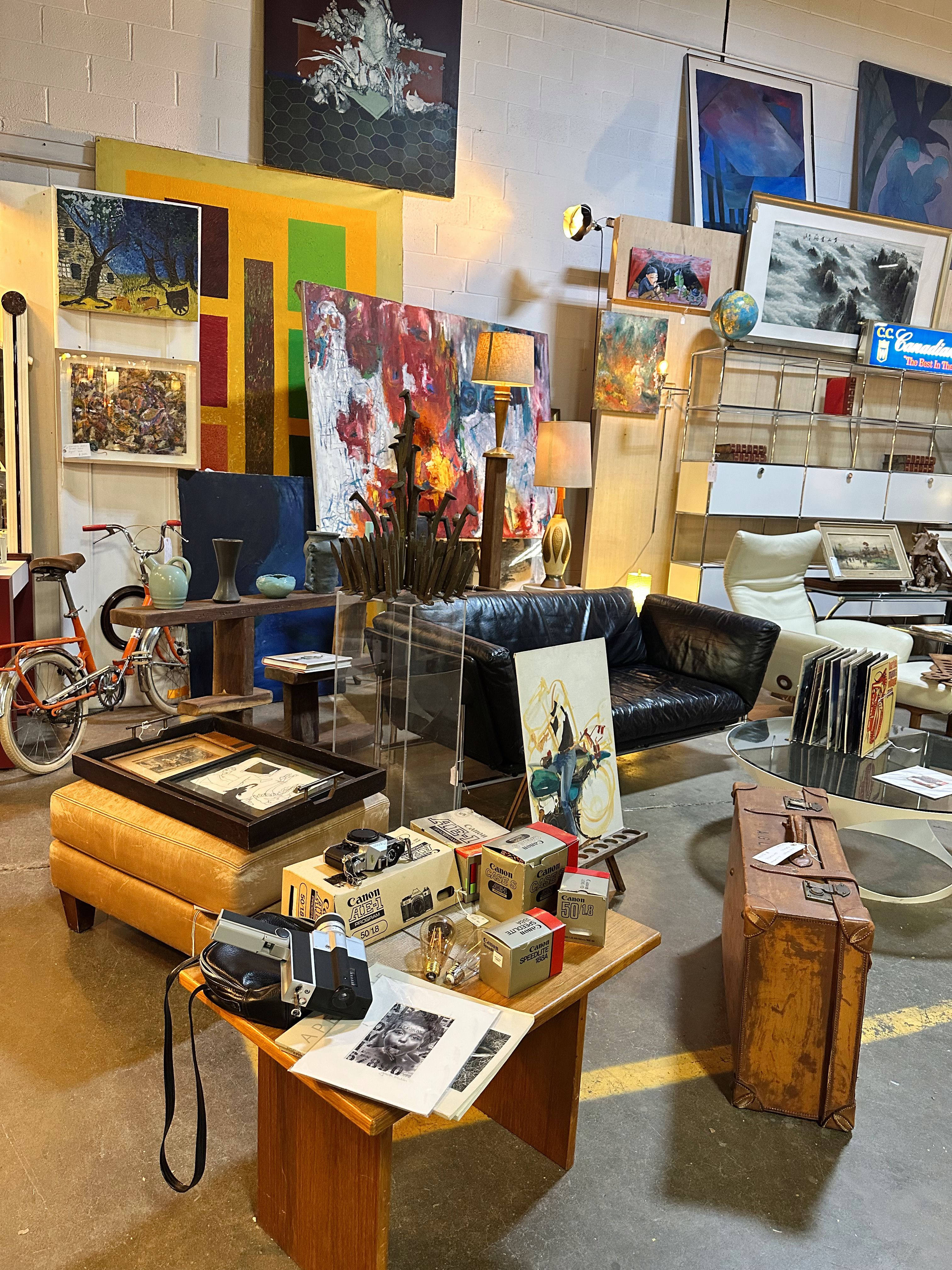 Eclectic Vintage Antique Shop Interior in Hudson, NY · Free Stock Photo