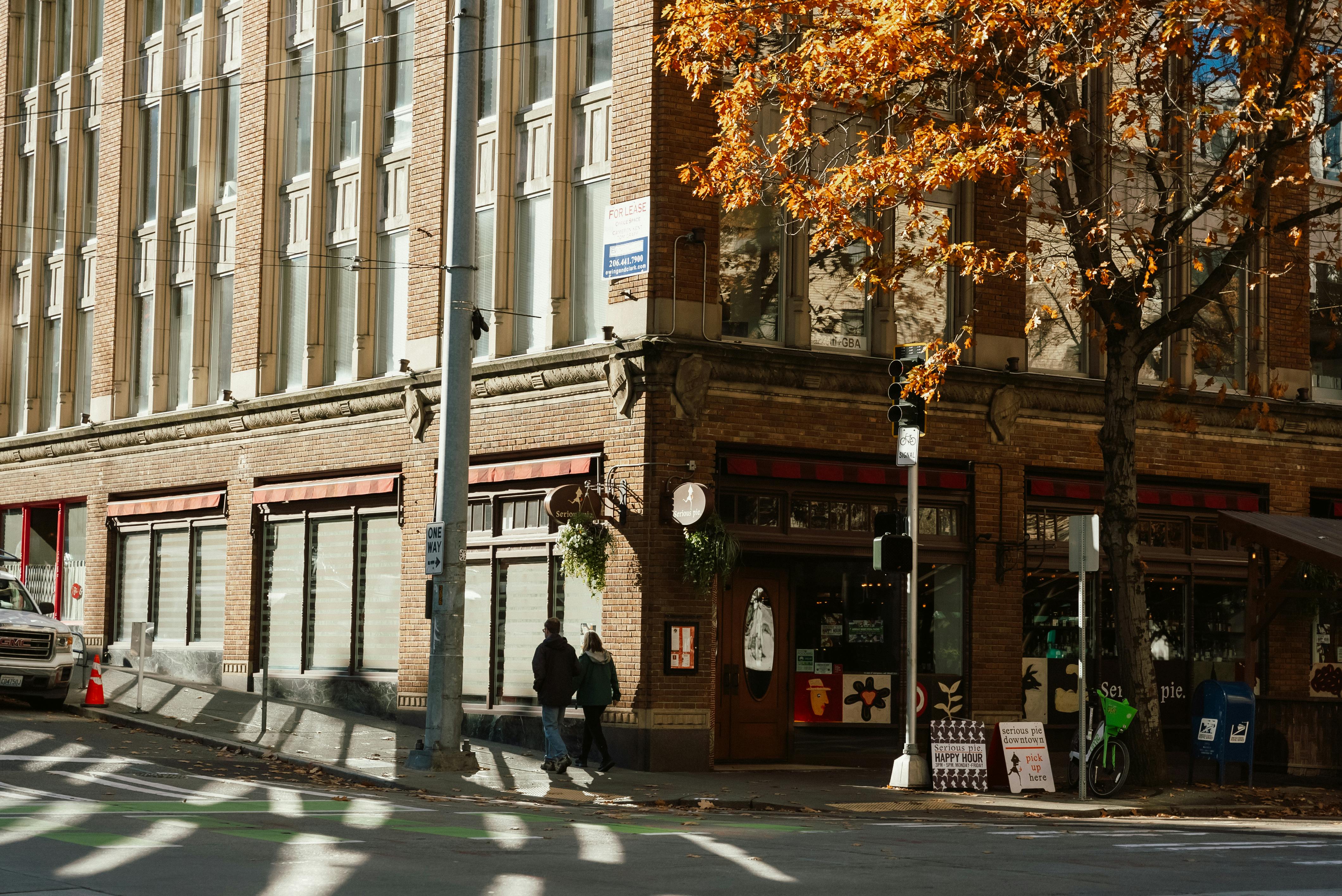 Corner Building in Autumn, Seattle Street Scene · Free Stock Photo