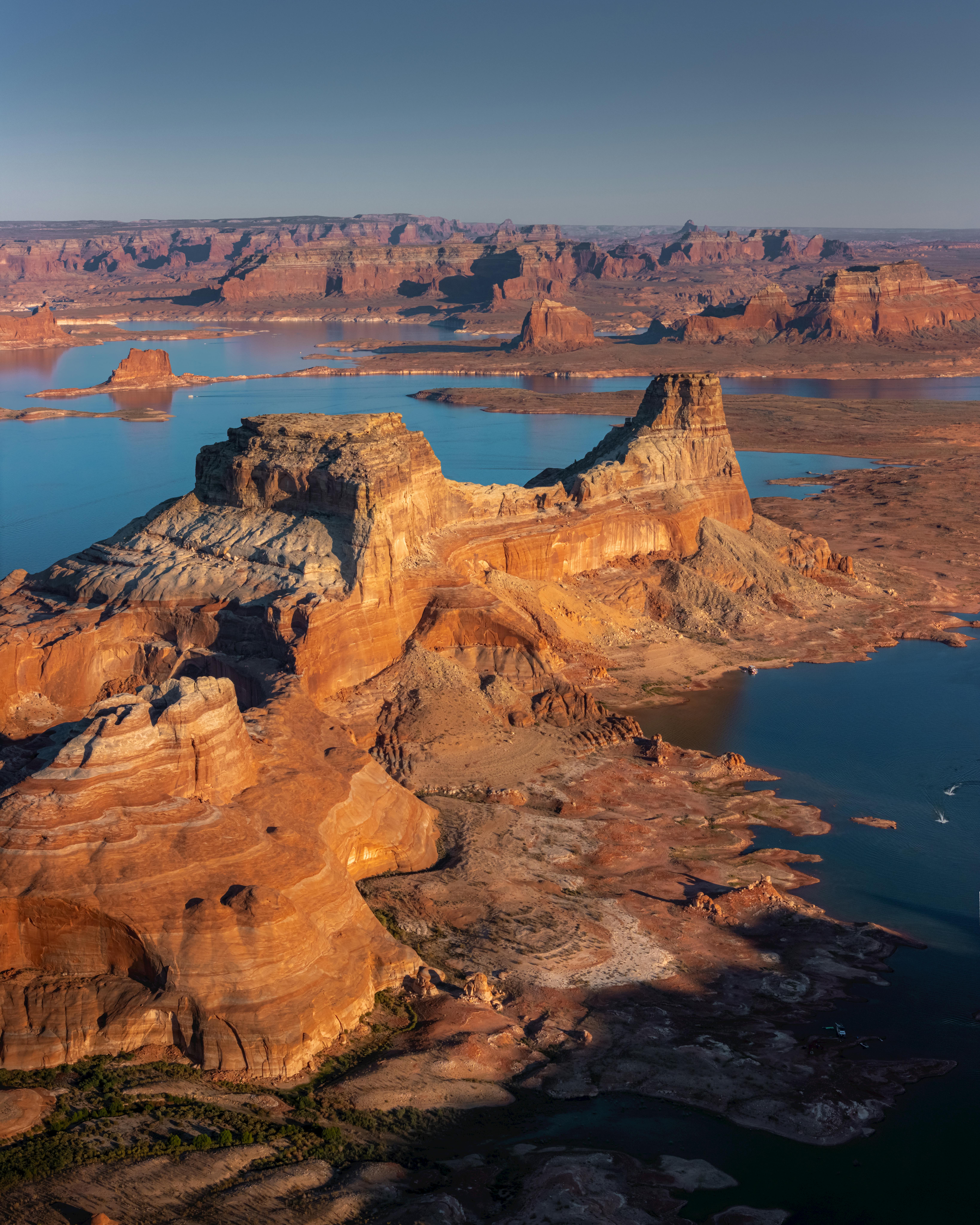 Dramatic Aerial View of Lake and Canyons in Utah · Free Stock Photo