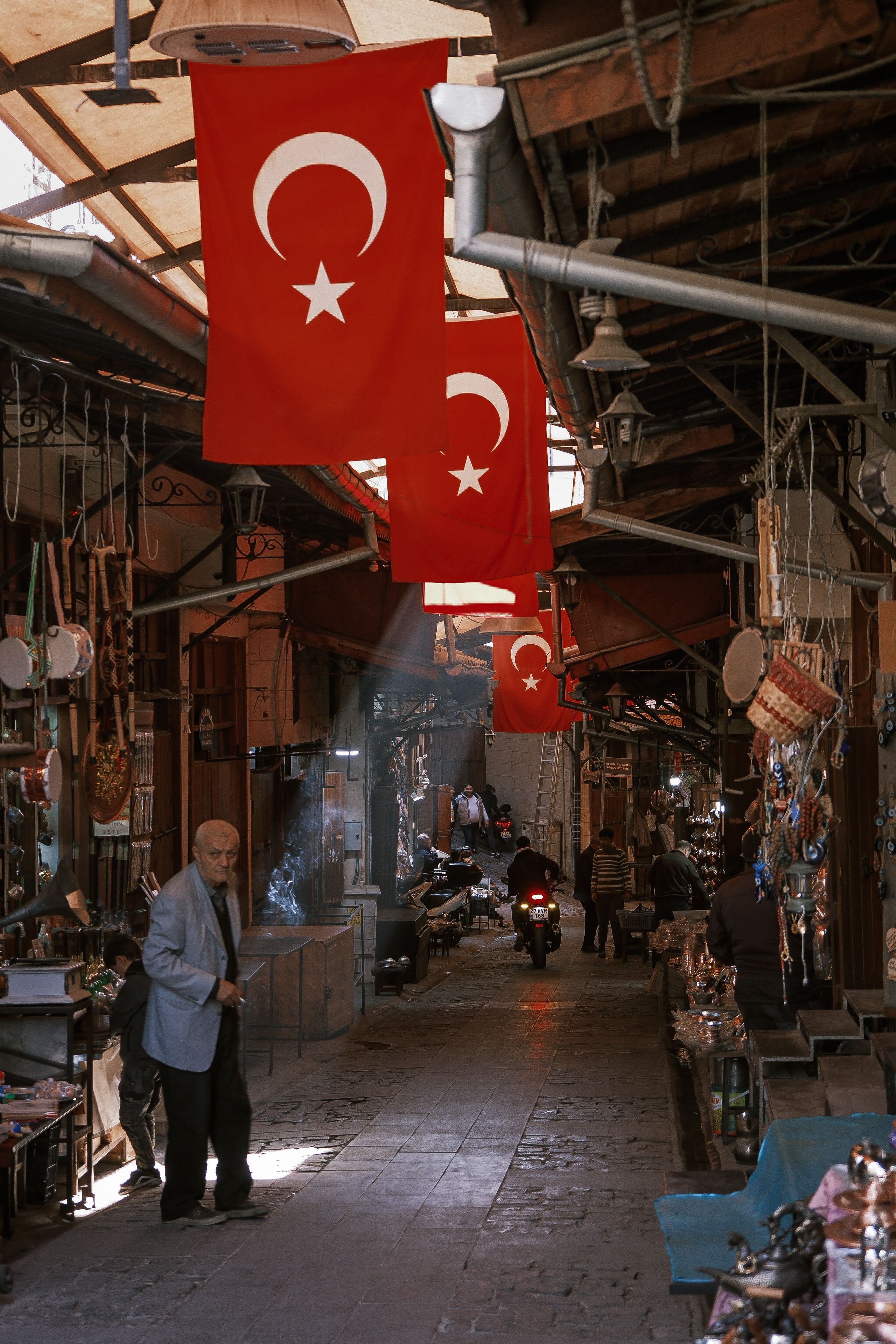Turkish Bazaar with Flags and Local Shoppers · Free Stock Photo