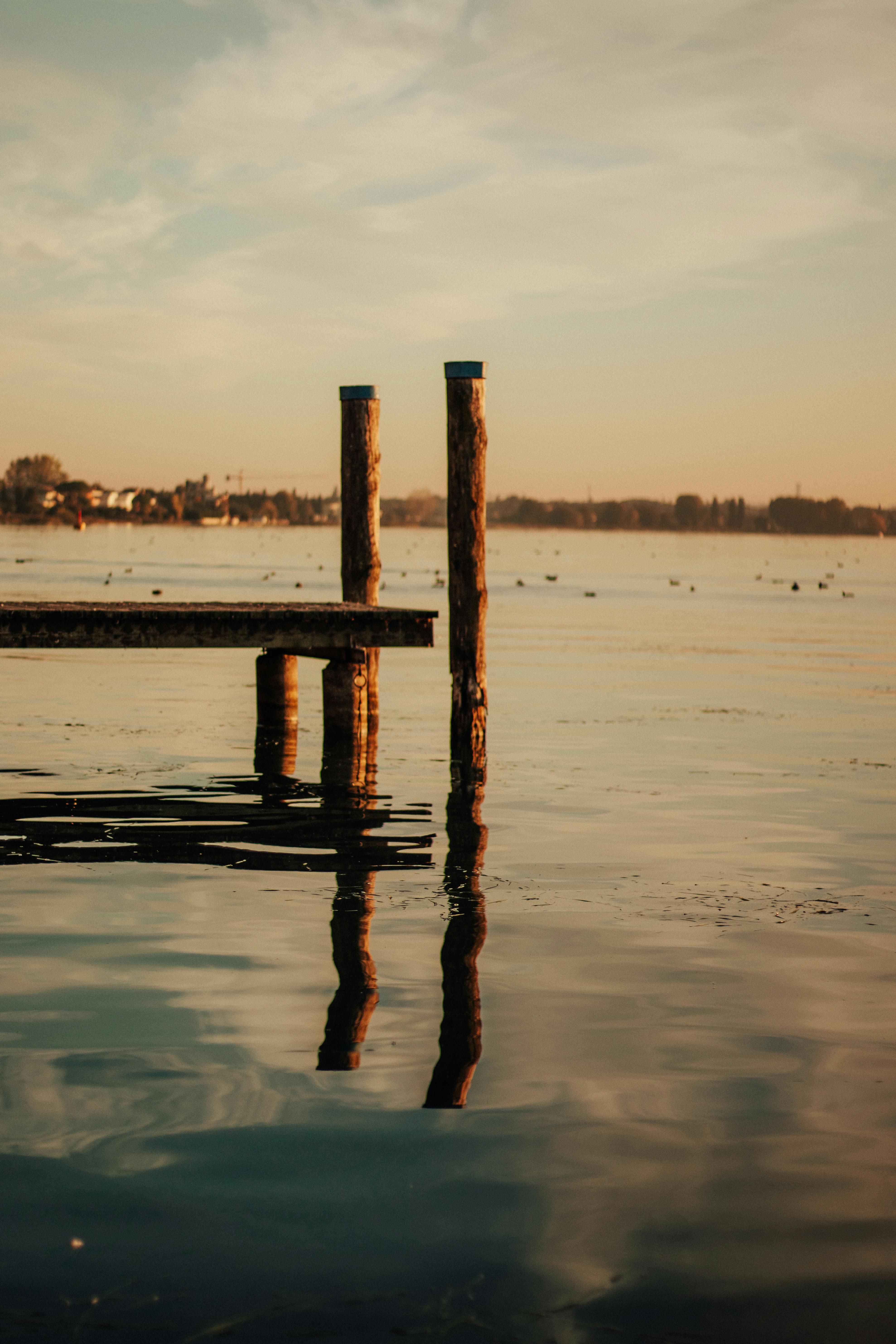 Serene Lakeside Pier at Sunset · Free Stock Photo