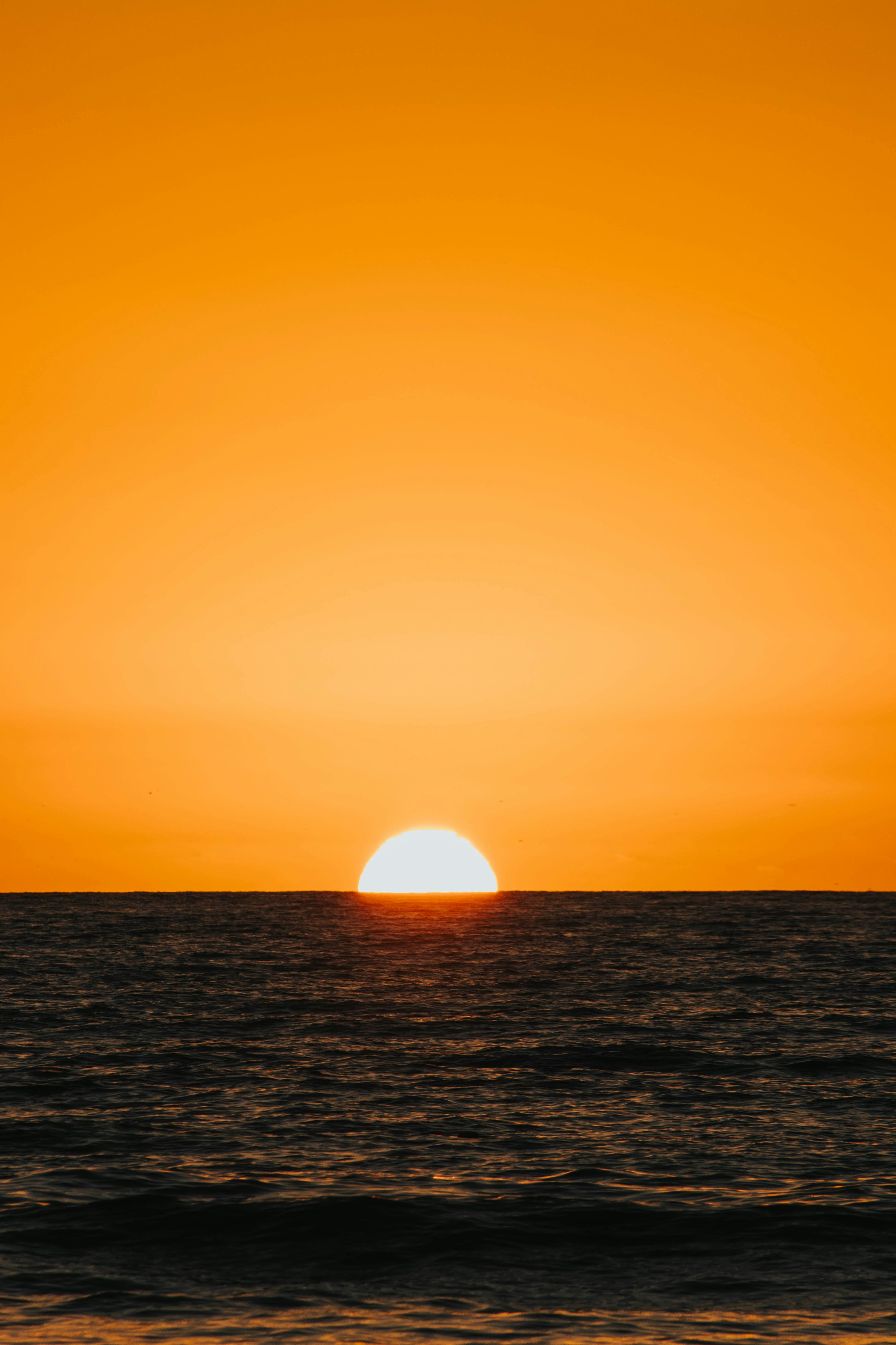 Dramatic Ocean Sunset Over Horizon · Free Stock Photo