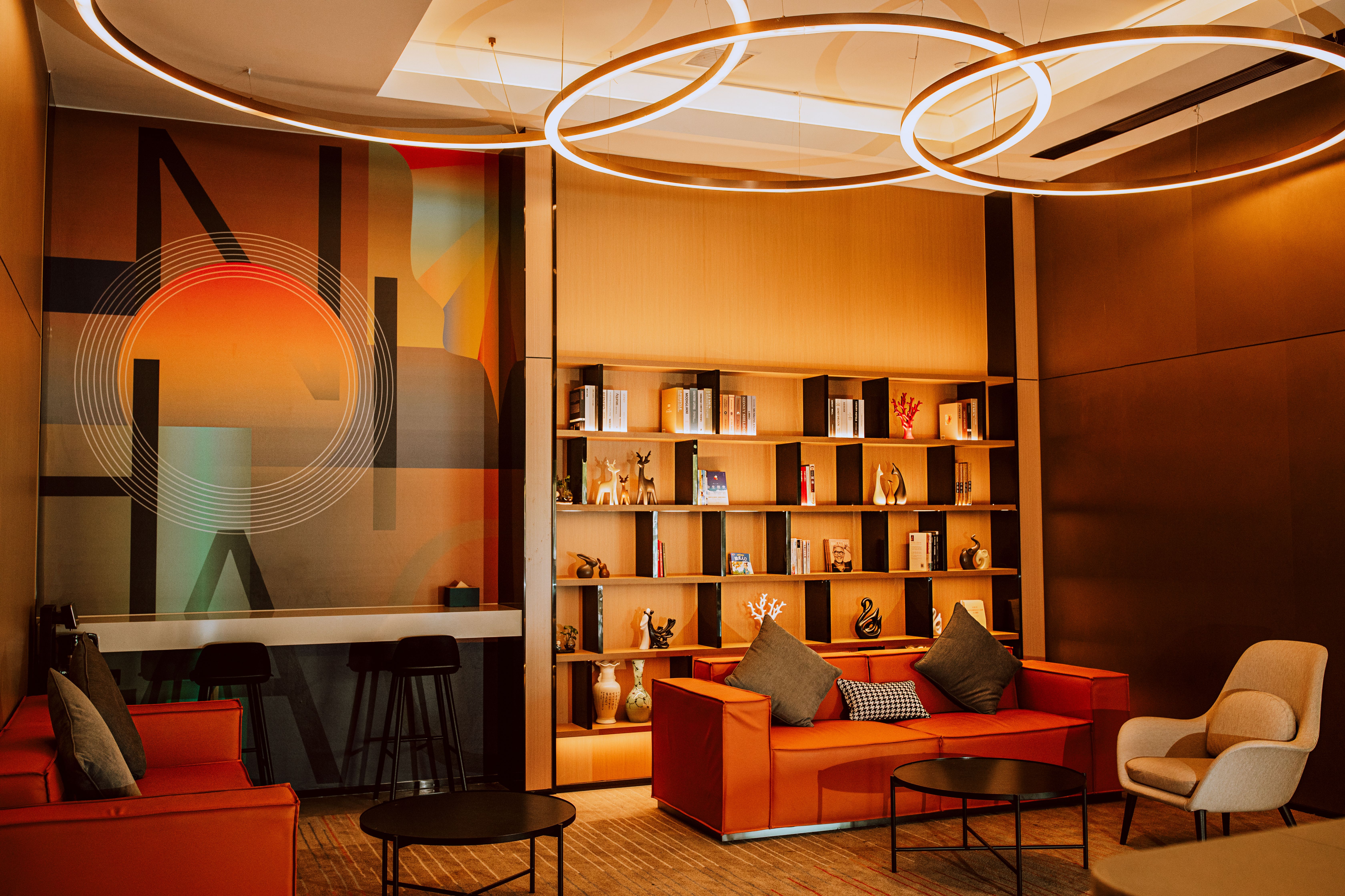 Modern Lounge Interior with Abstract Decor · Free Stock Photo