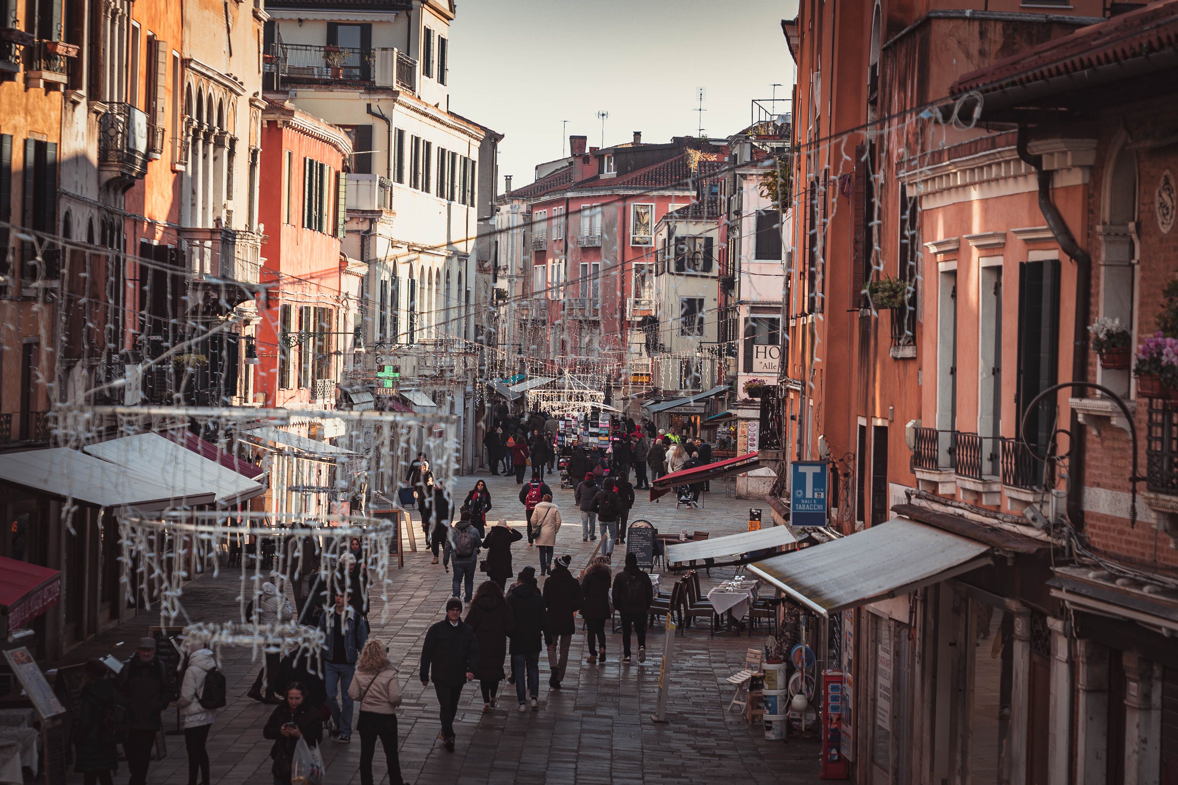 Charming Venice Street with Architecture · Free Stock Photo