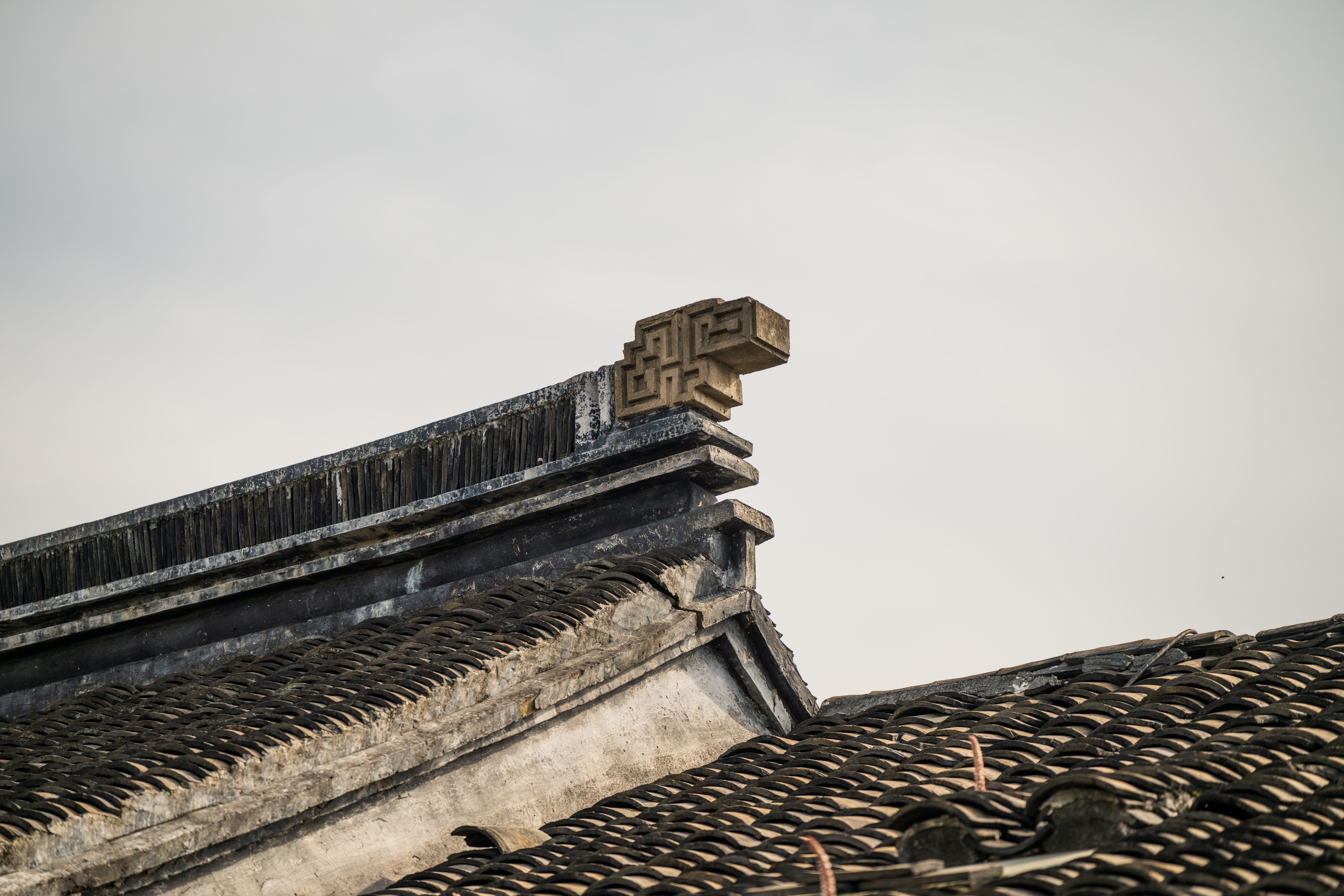 Traditional Chinese Roof with Decorative Element · Free Stock Photo
