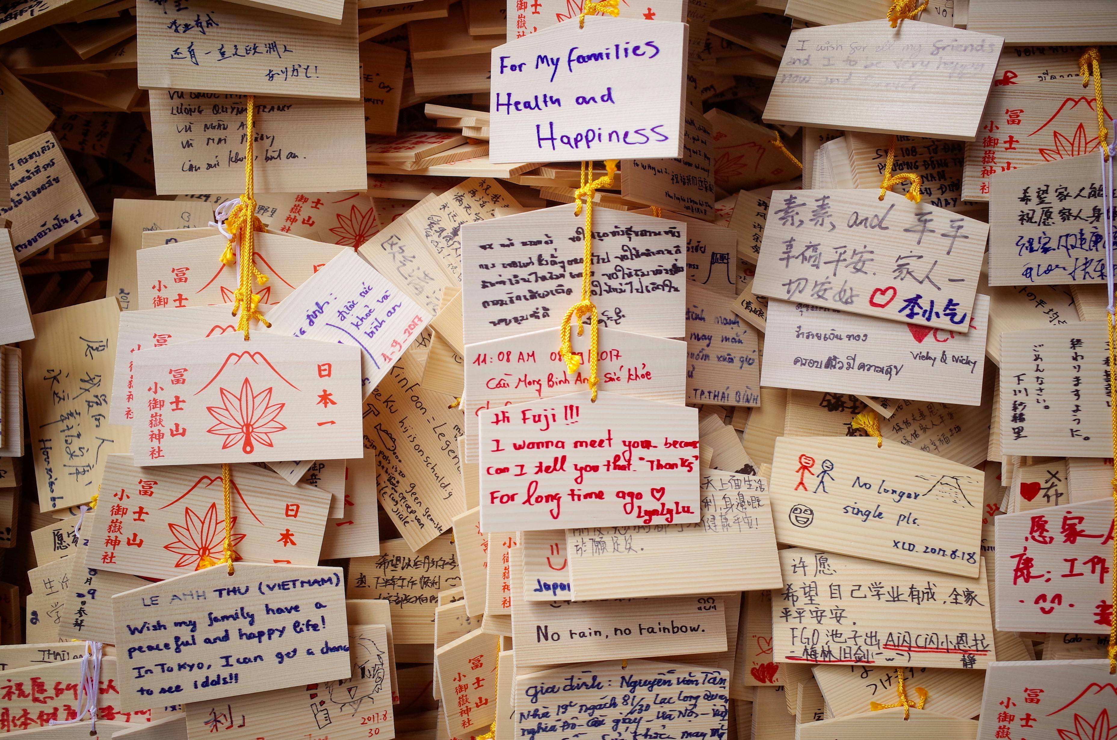 Wish Boards with International Greetings Displayed · Free Stock Photo