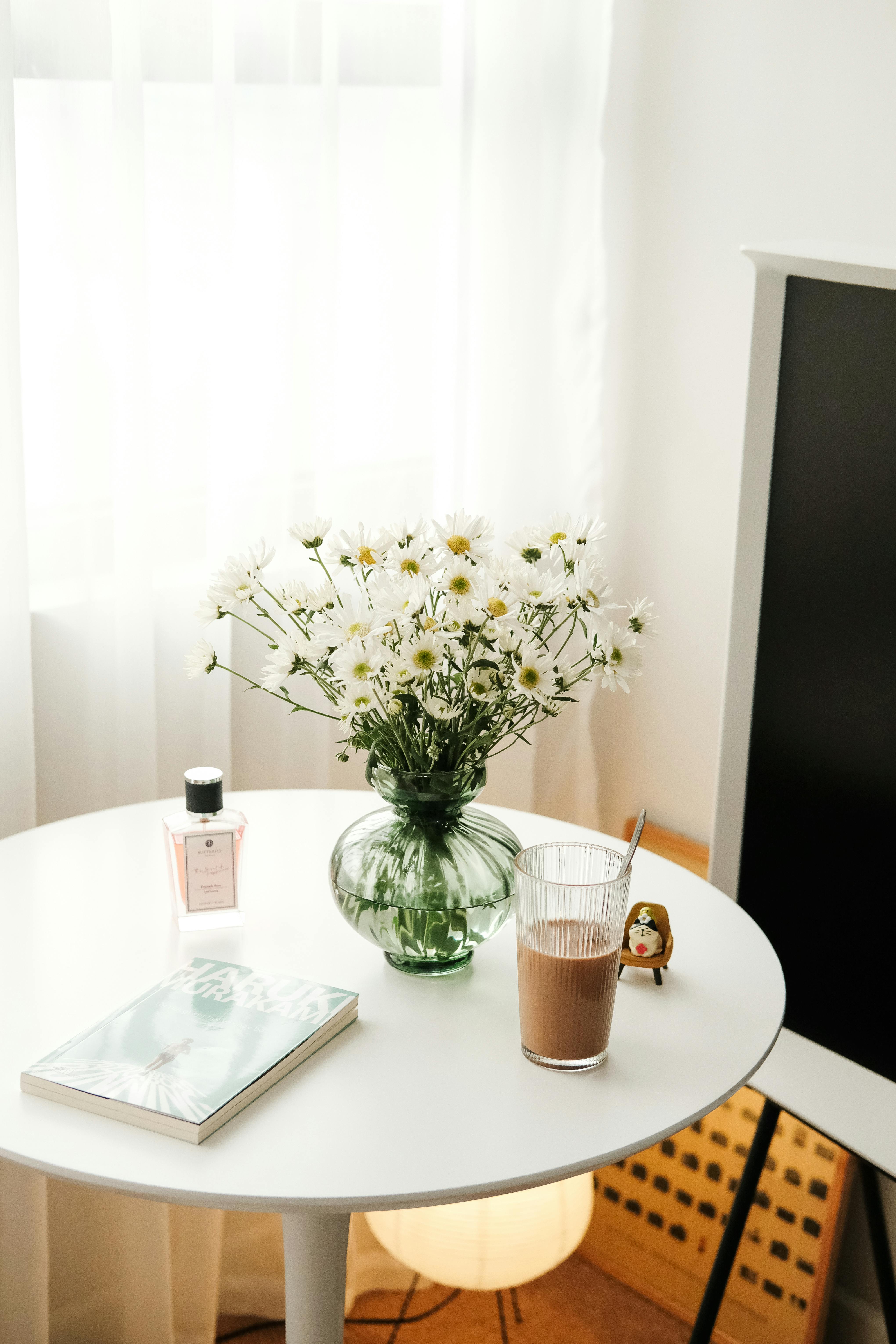 Elegant White Daisies on Minimalist Table Setting · Free Stock Photo