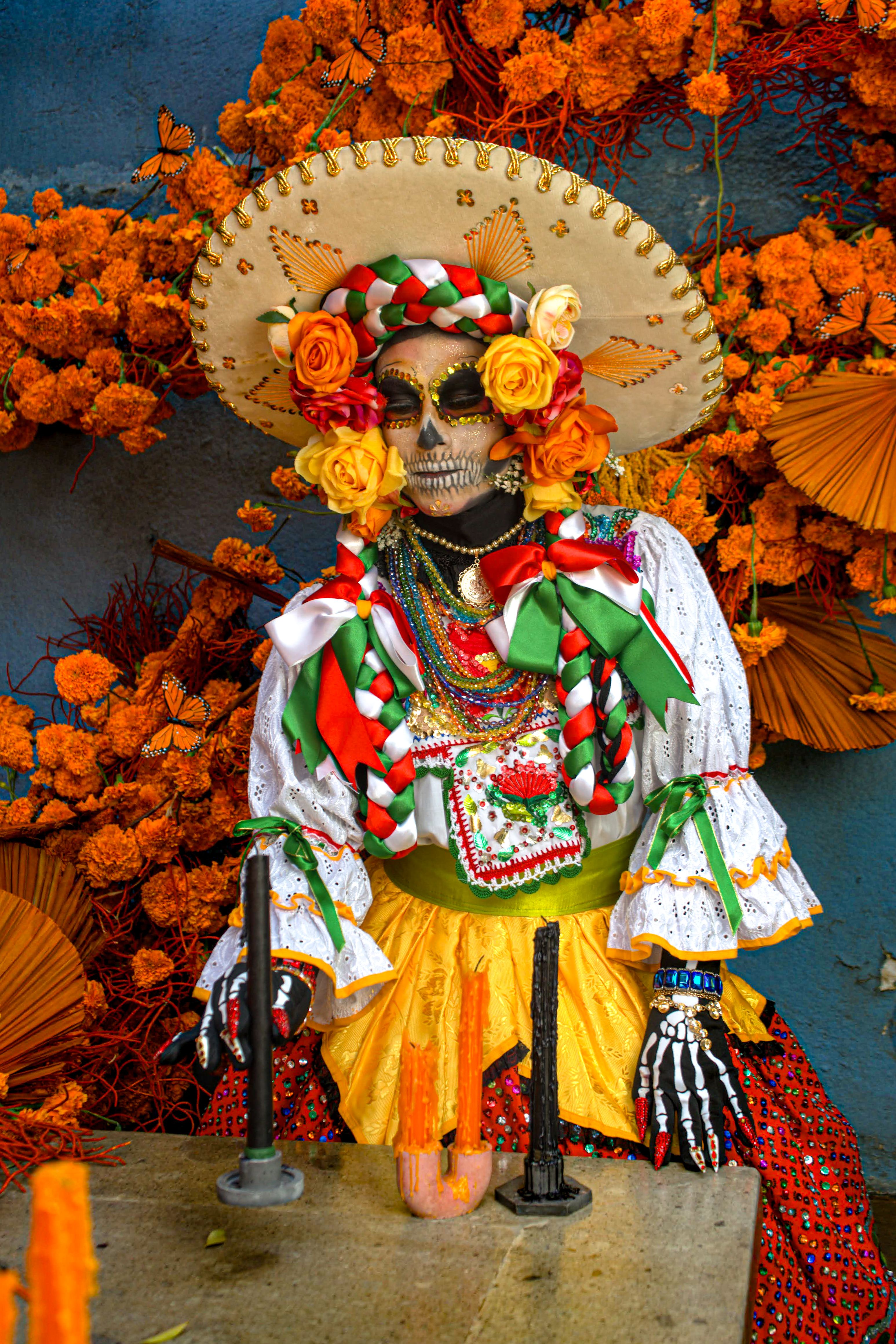 Vibrant Dia de los Muertos Celebration Scene · Free Stock Photo