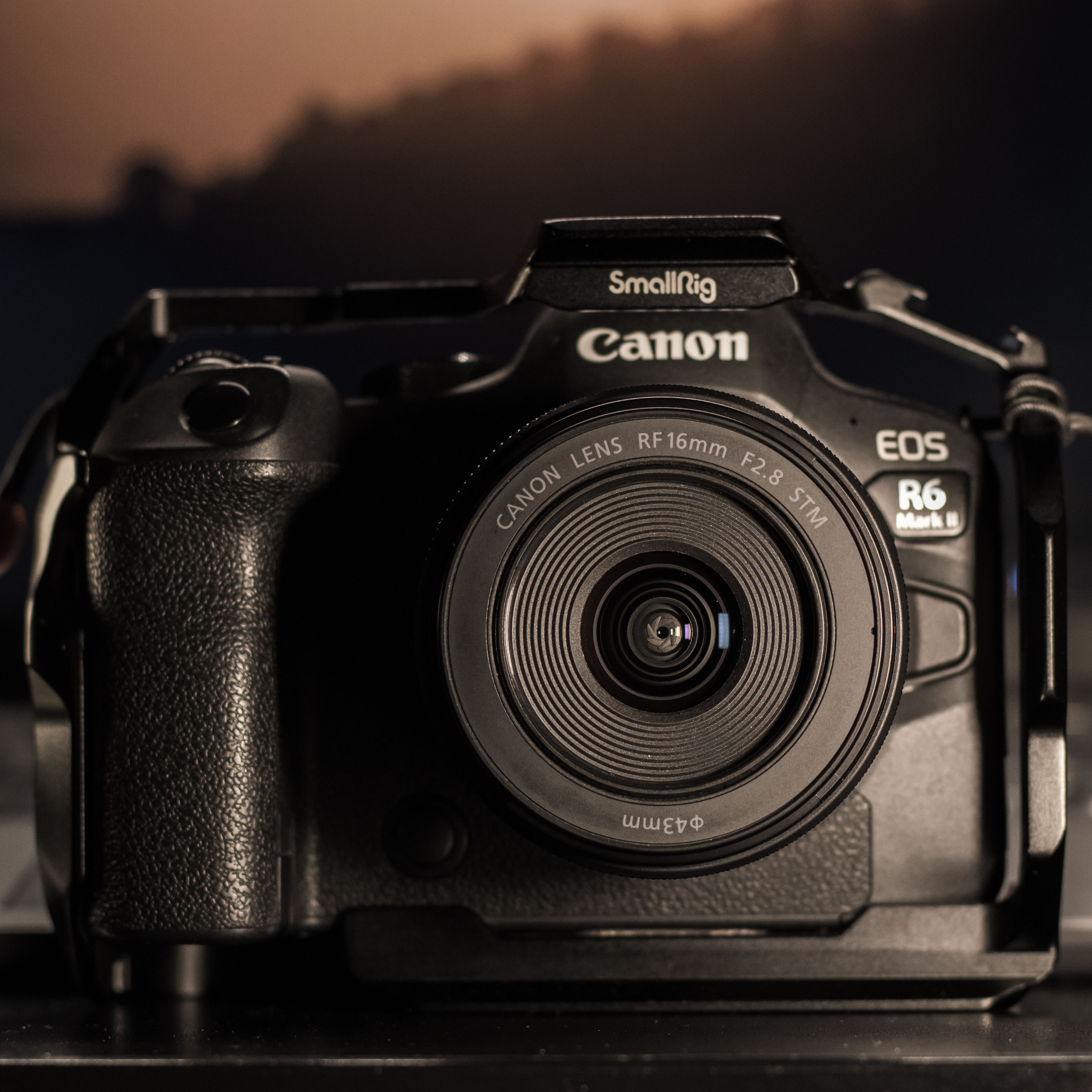 Close-up of a Modern DSLR Camera Lens · Free Stock Photo