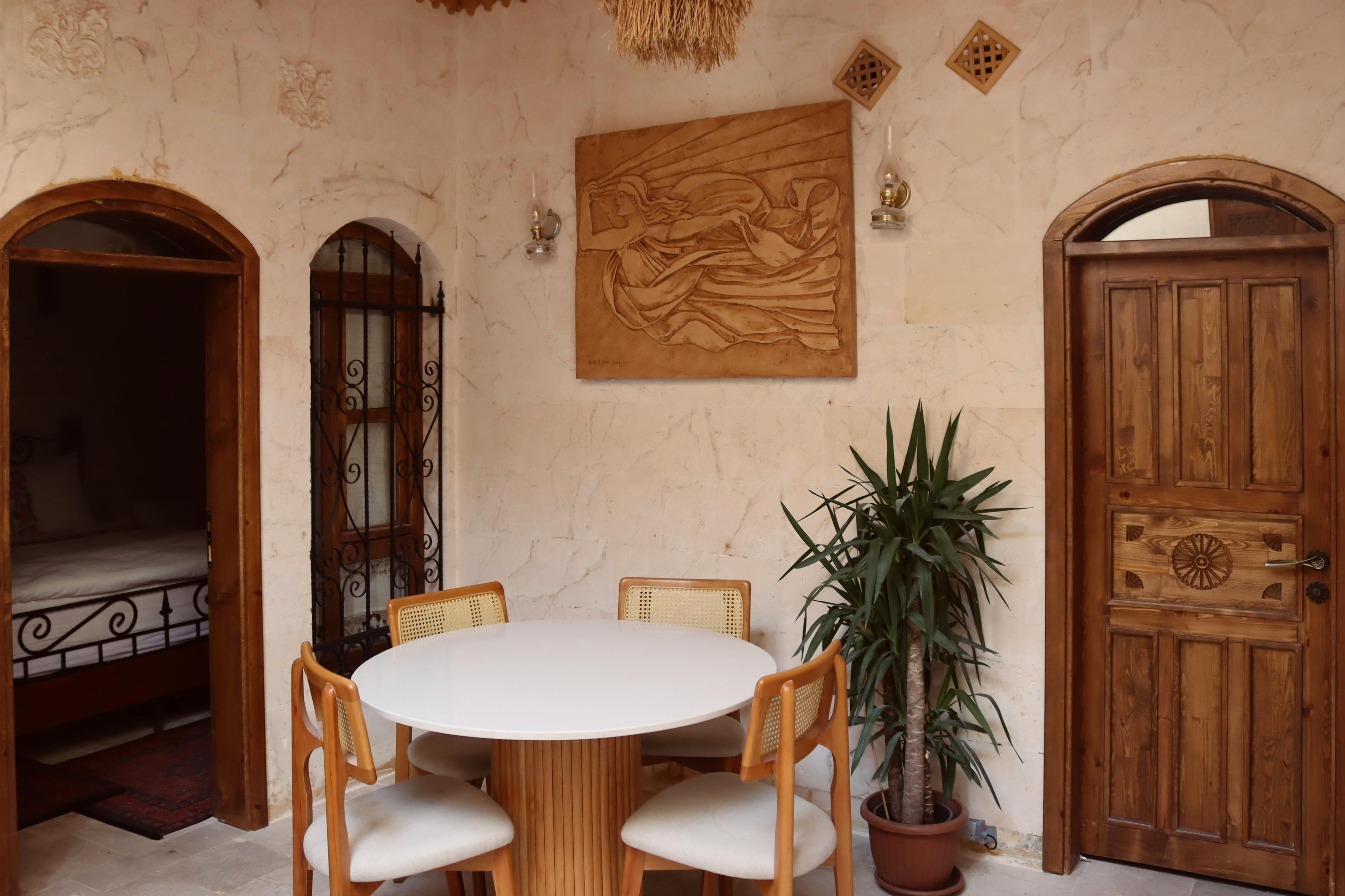 Elegant Rustic Interior in Şanlıurfa Hotel · Free Stock Photo