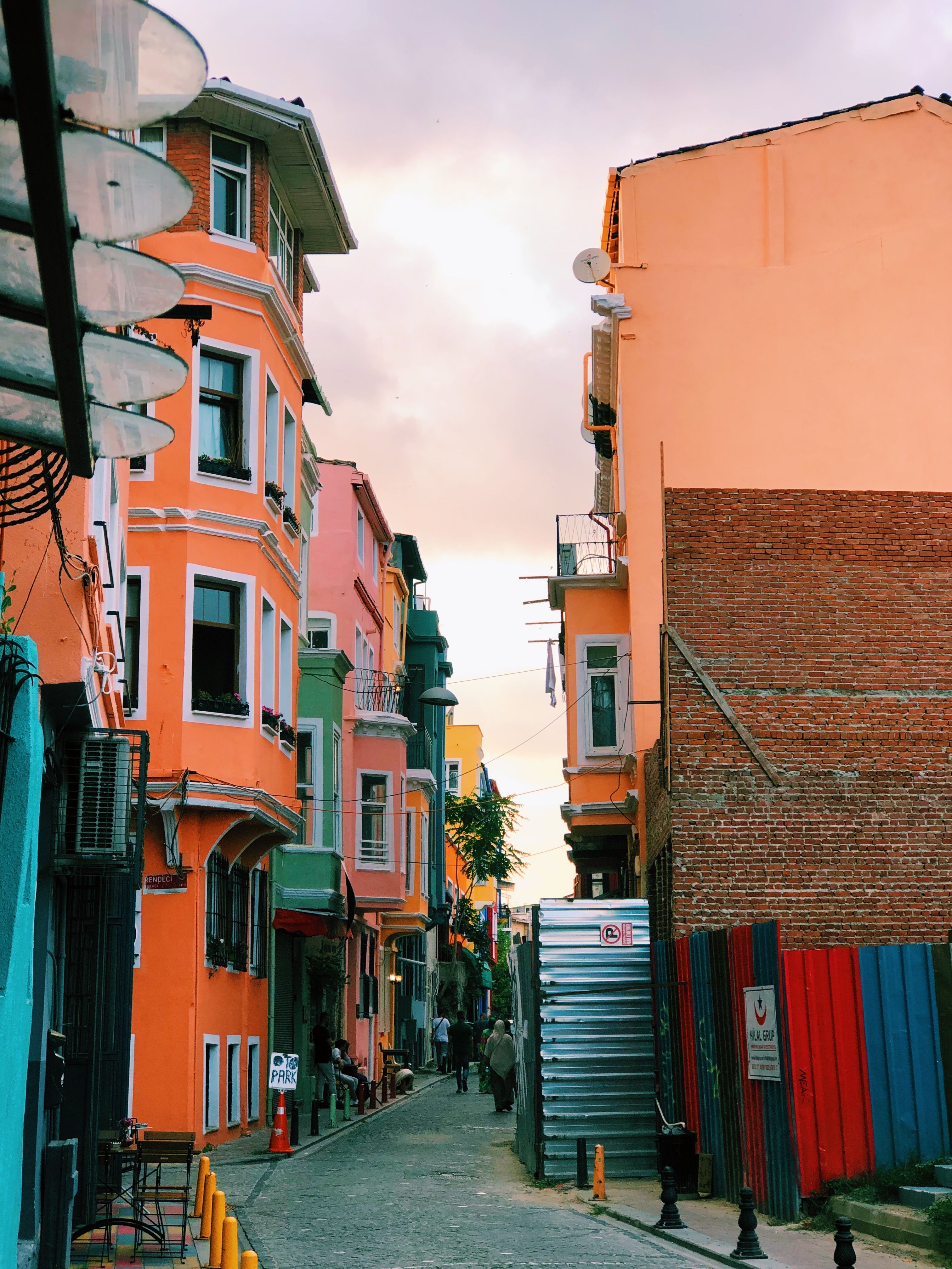Colorful Street Scene in Balat, İstanbul · Free Stock Photo
