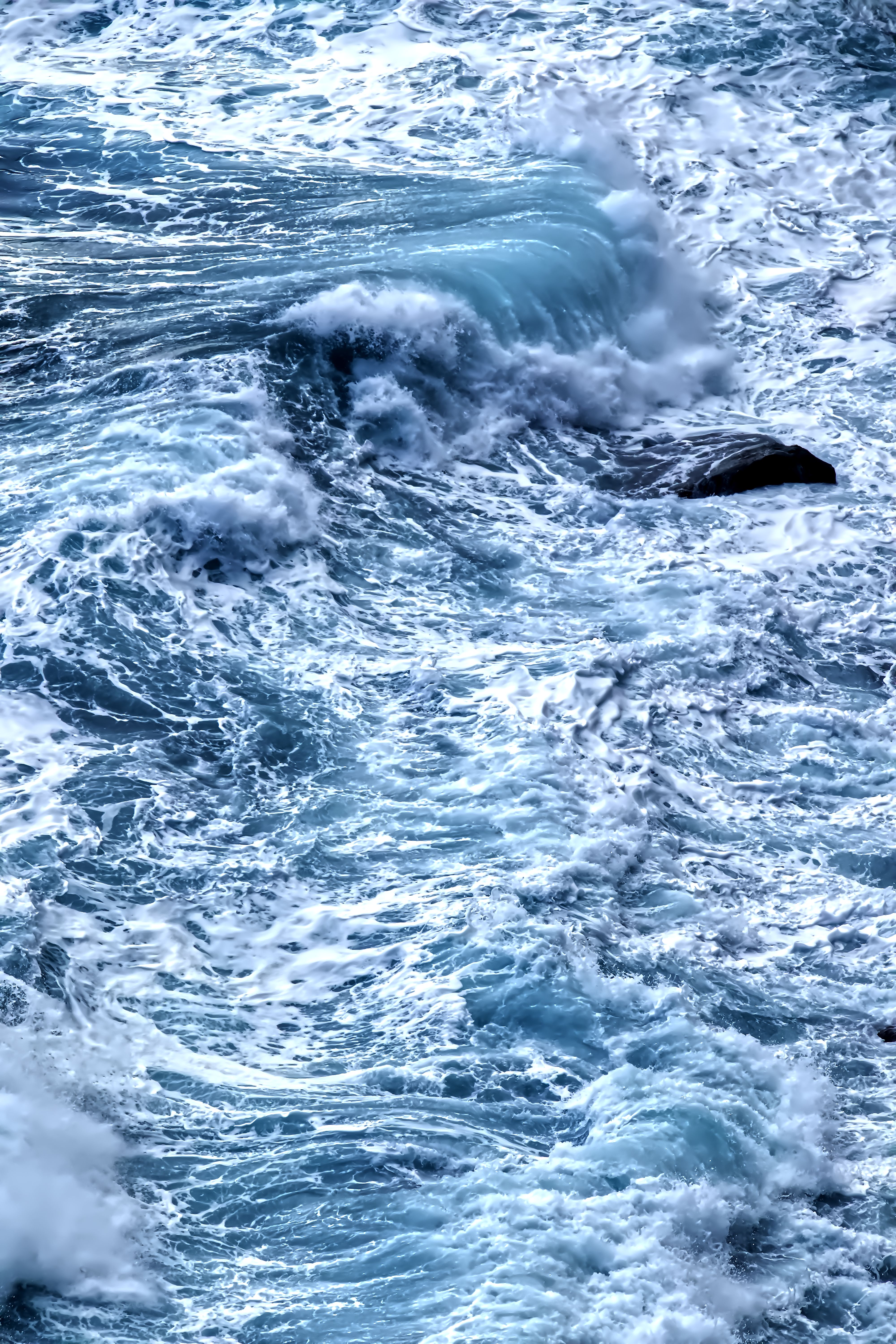 Espectaculares Olas Del Océano En Portugal · Foto de stock gratuita