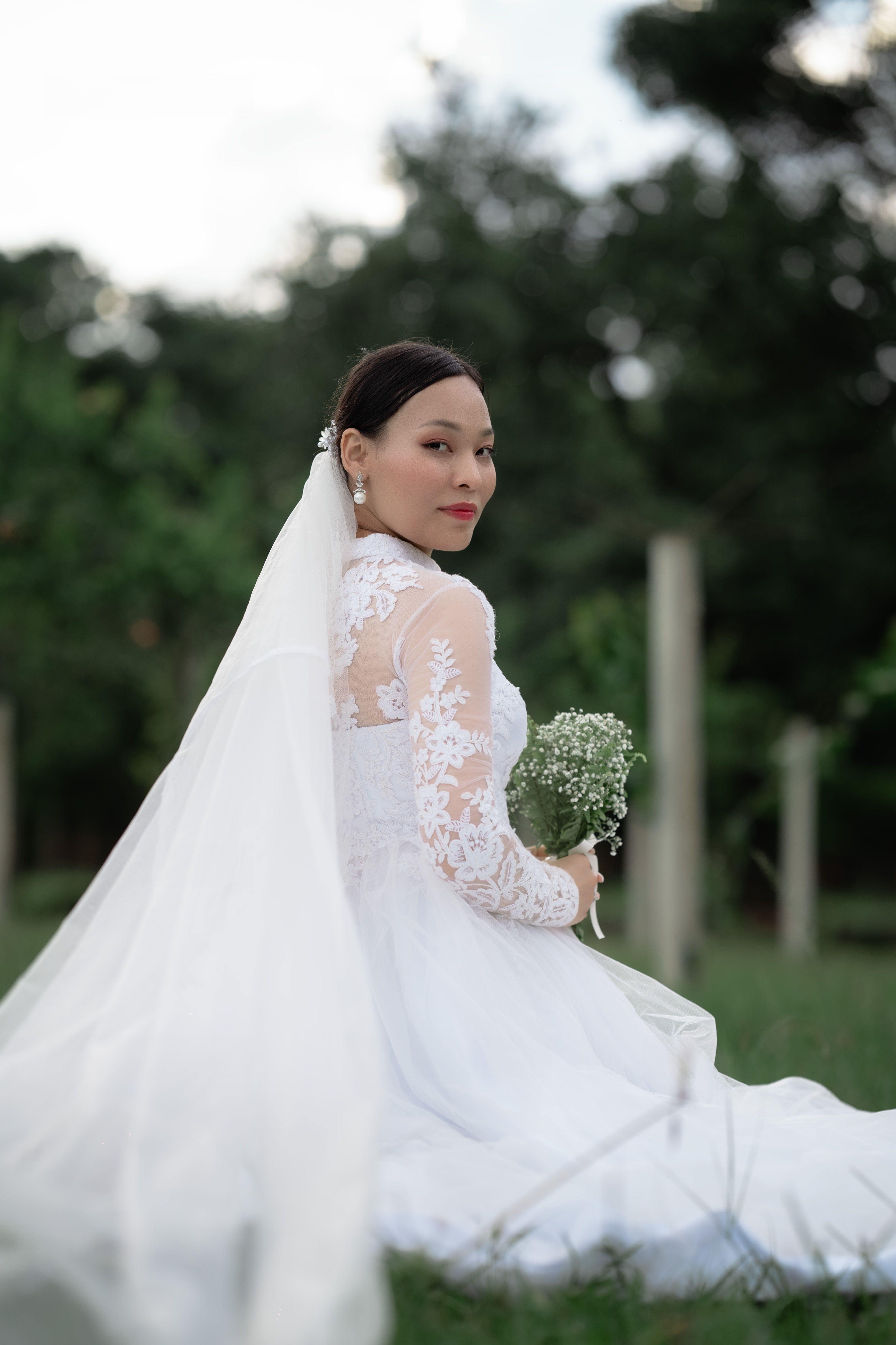 Elegant Bride in Lace Gown in Garden Setting · Free Stock Photo