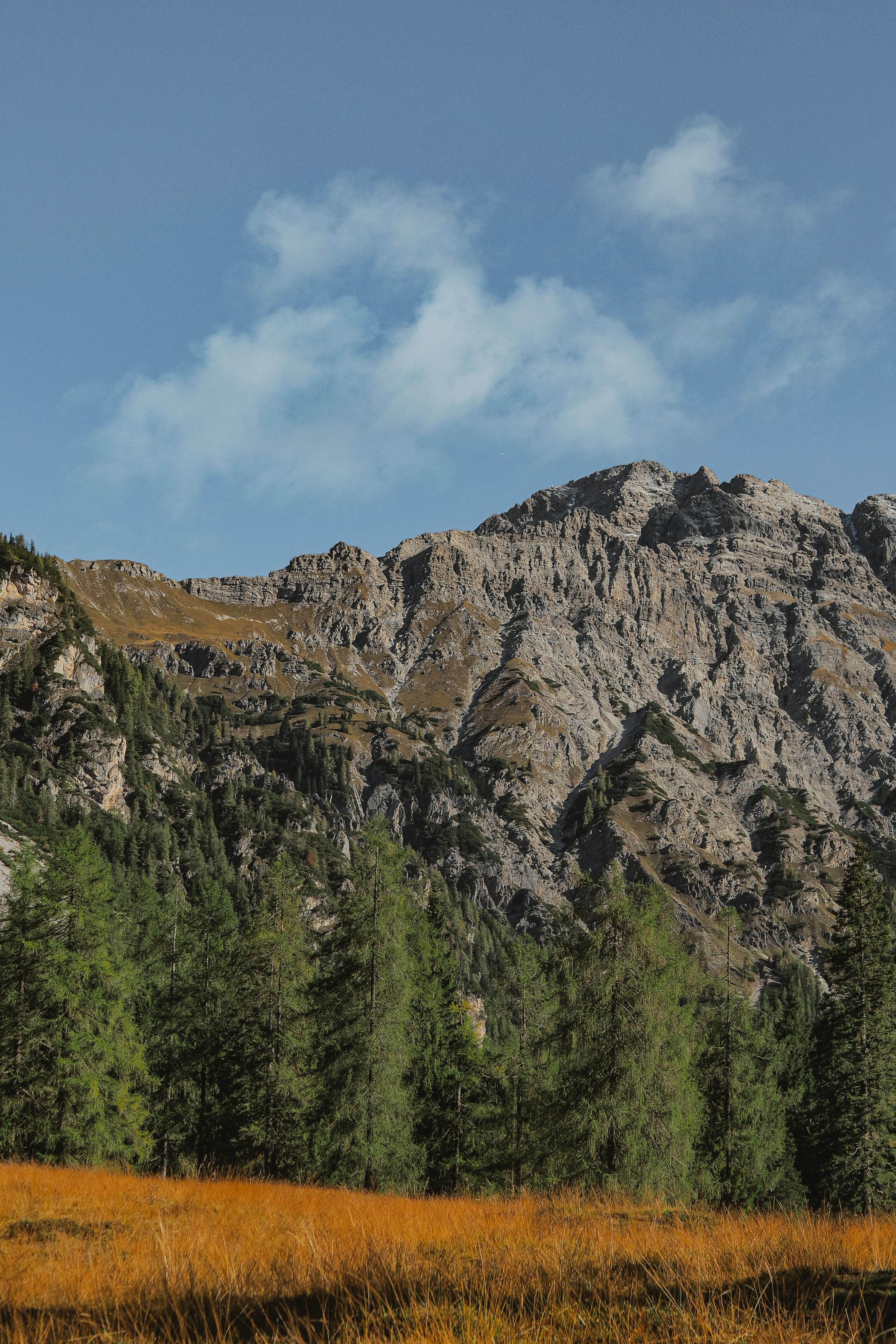 Scenic Italian Alps in Autumn Sunshine · Free Stock Photo