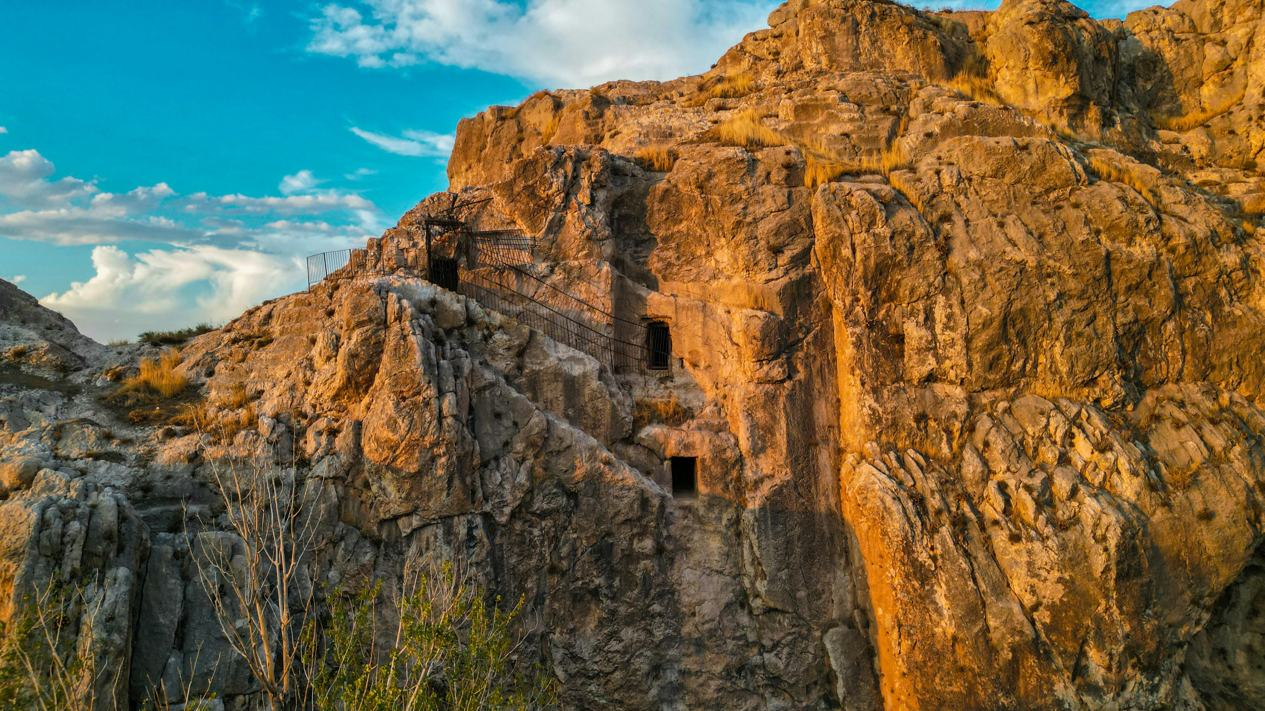 Stunning Rocky Cliff with Clear Blue Sky in Van · Free Stock Photo
