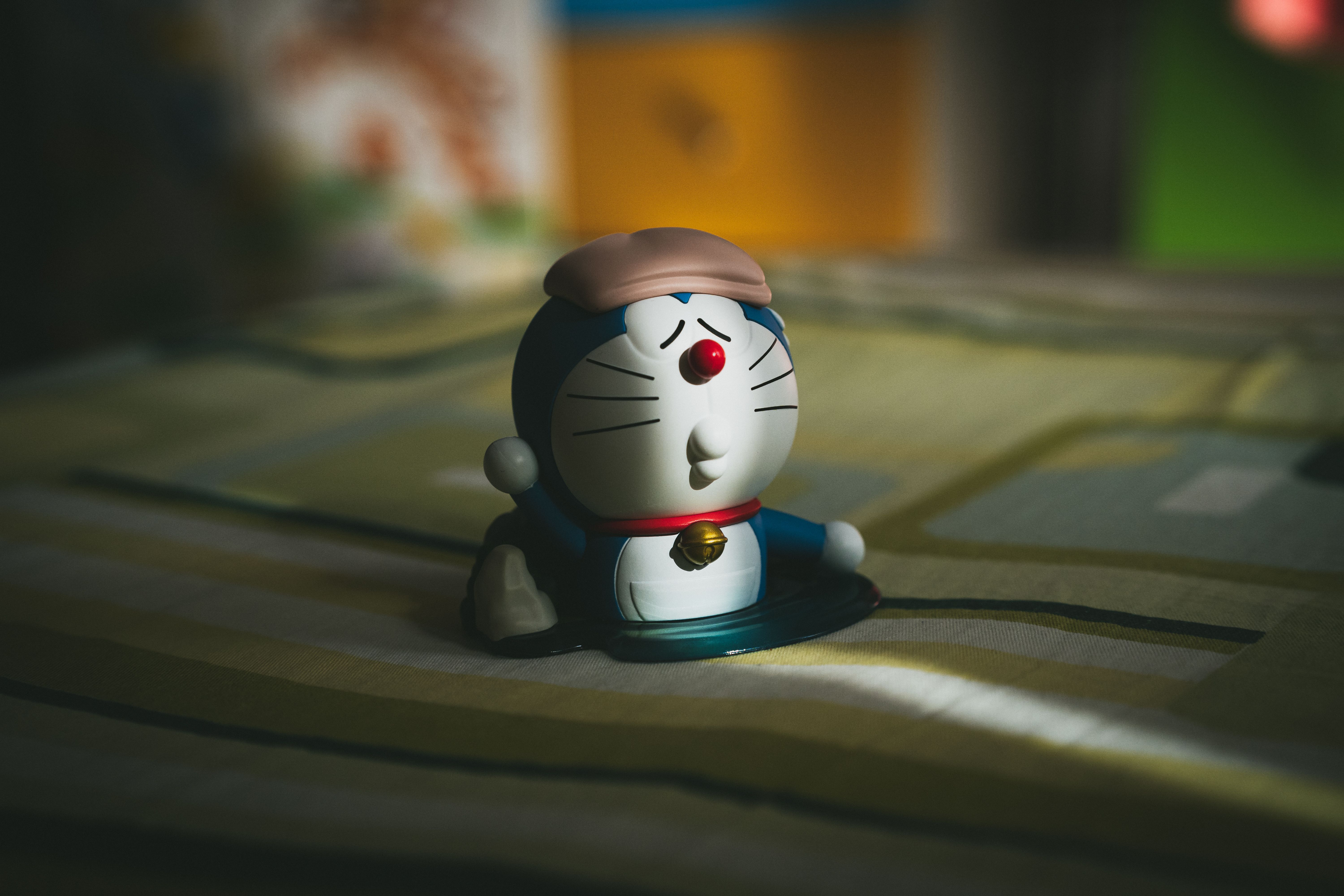 Figura De Doraemon Con Luz Suave Y Sombras · Foto de stock gratuita