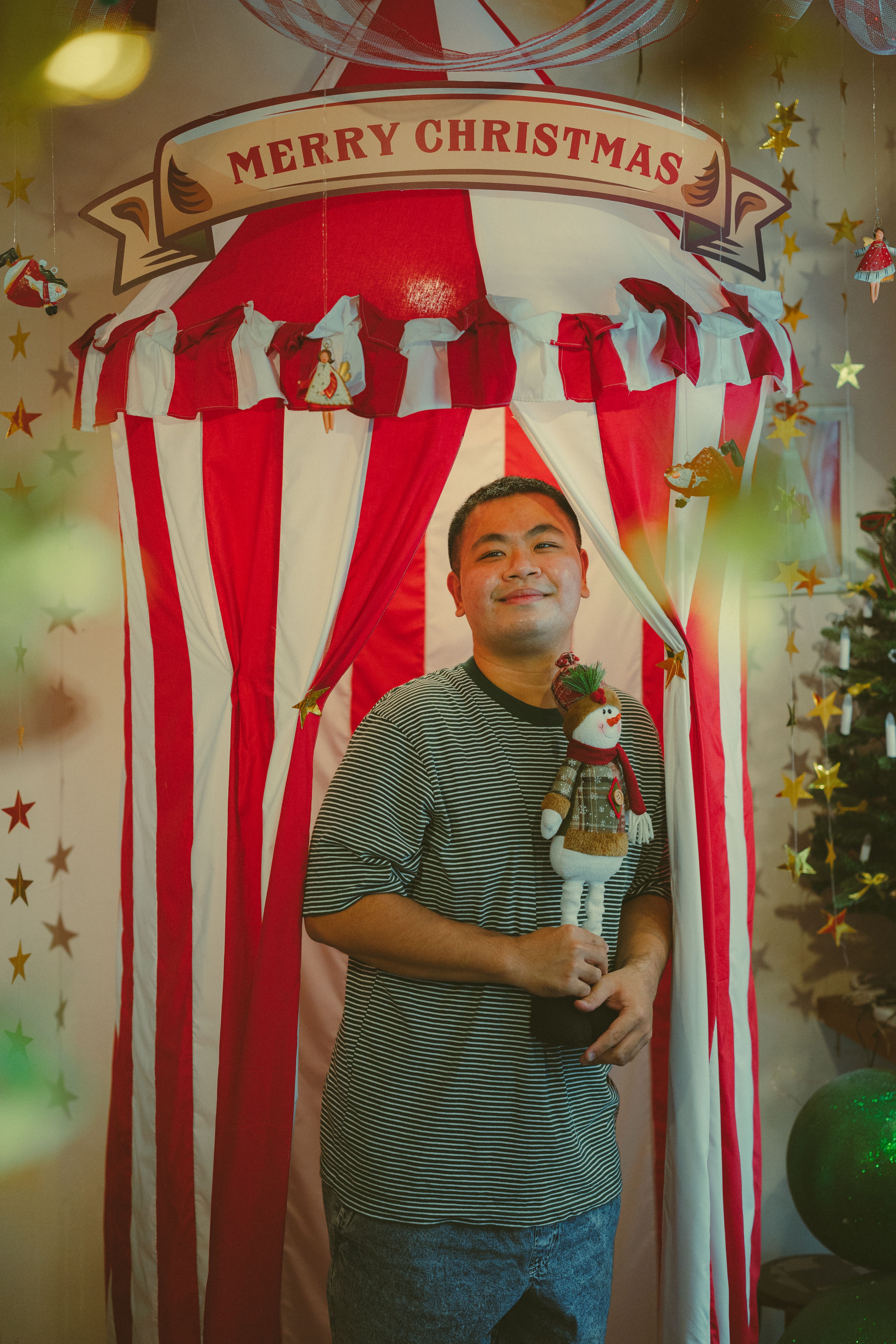 Festive Christmas Portrait in Ho Chi Minh City · Free Stock Photo