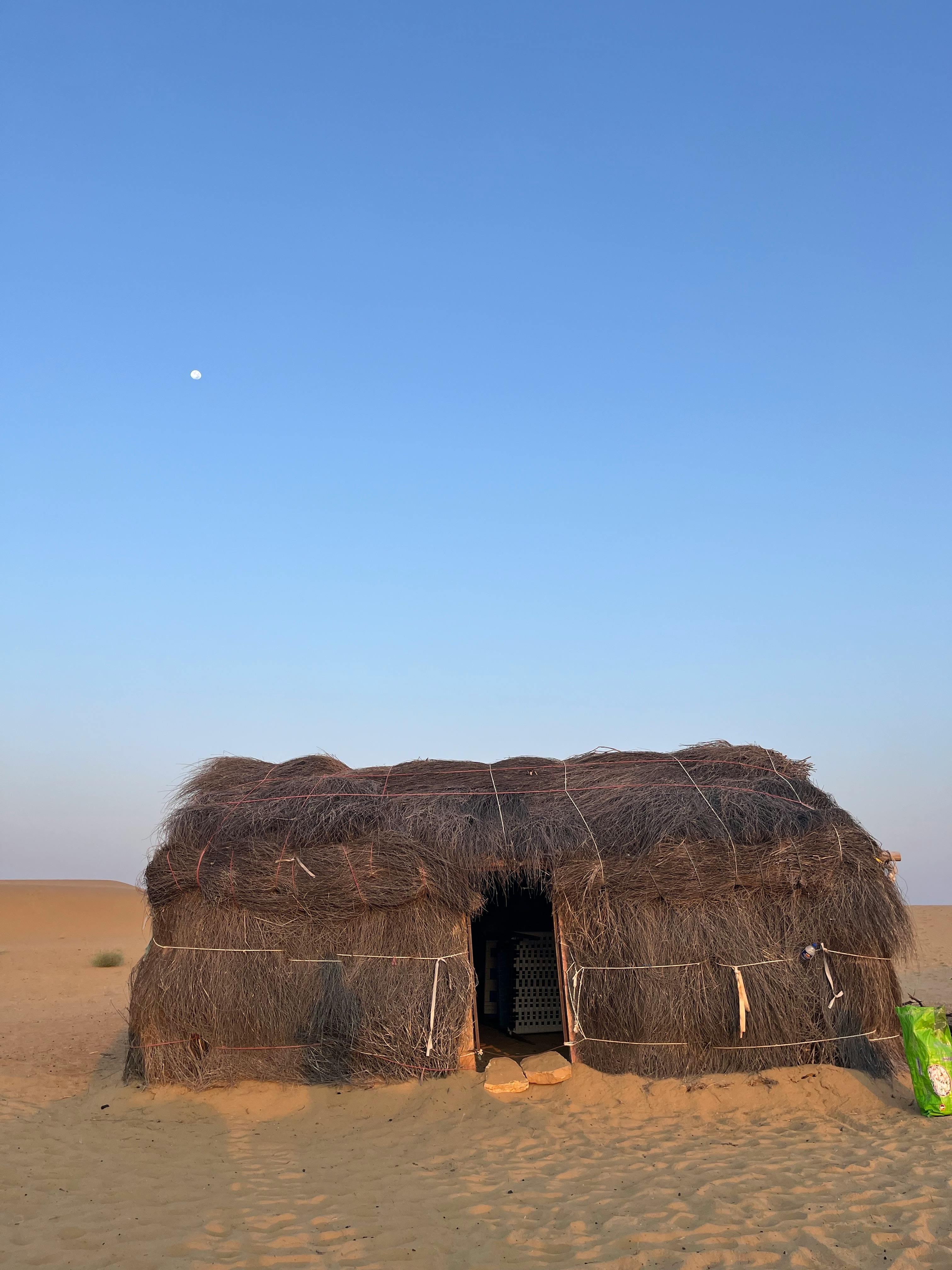 Traditional Thatch Hut in Jaisalmer Desert · Free Stock Photo