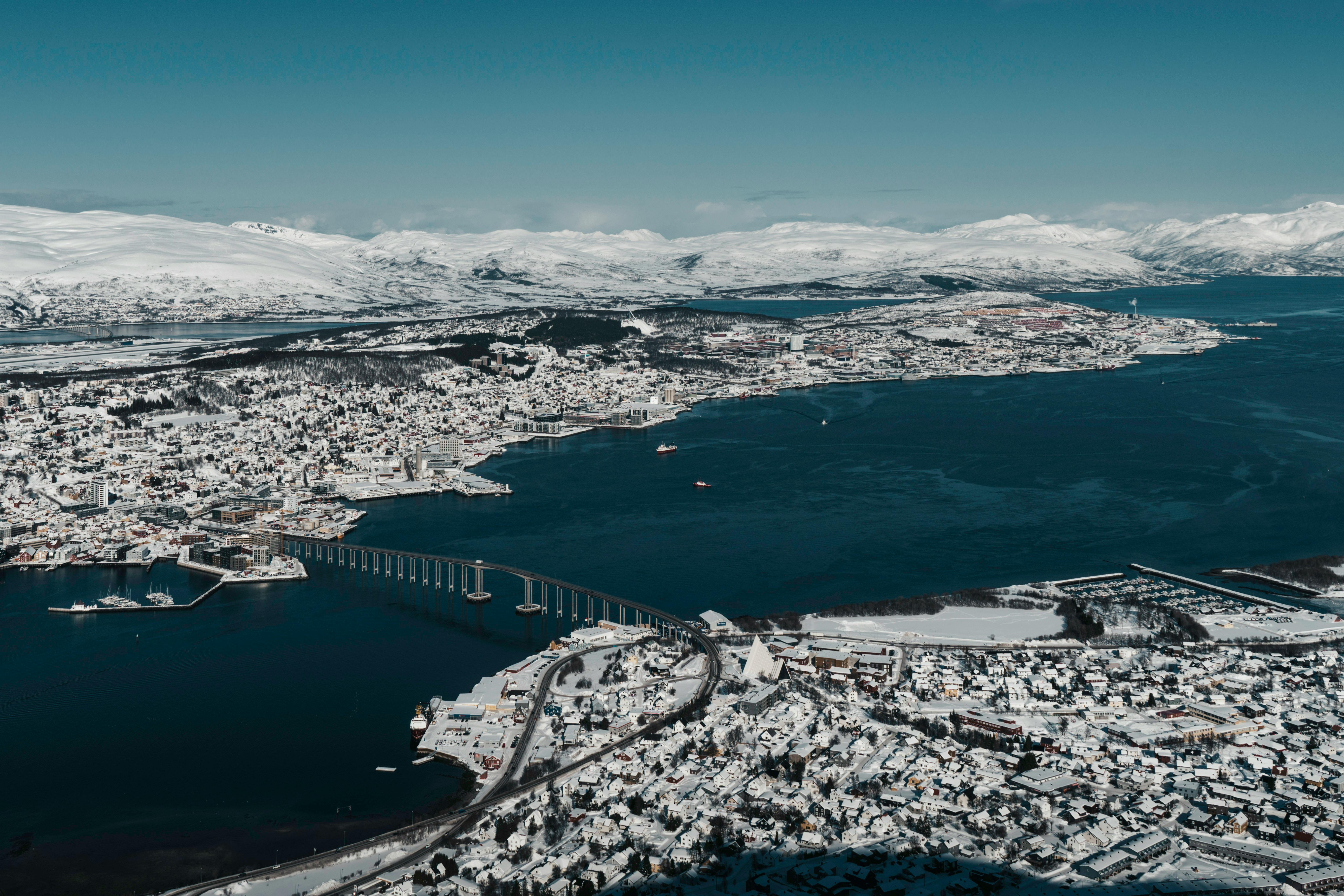Vista Aérea Del Paisaje Nevado De Tromsø En Invierno · Foto de stock ...