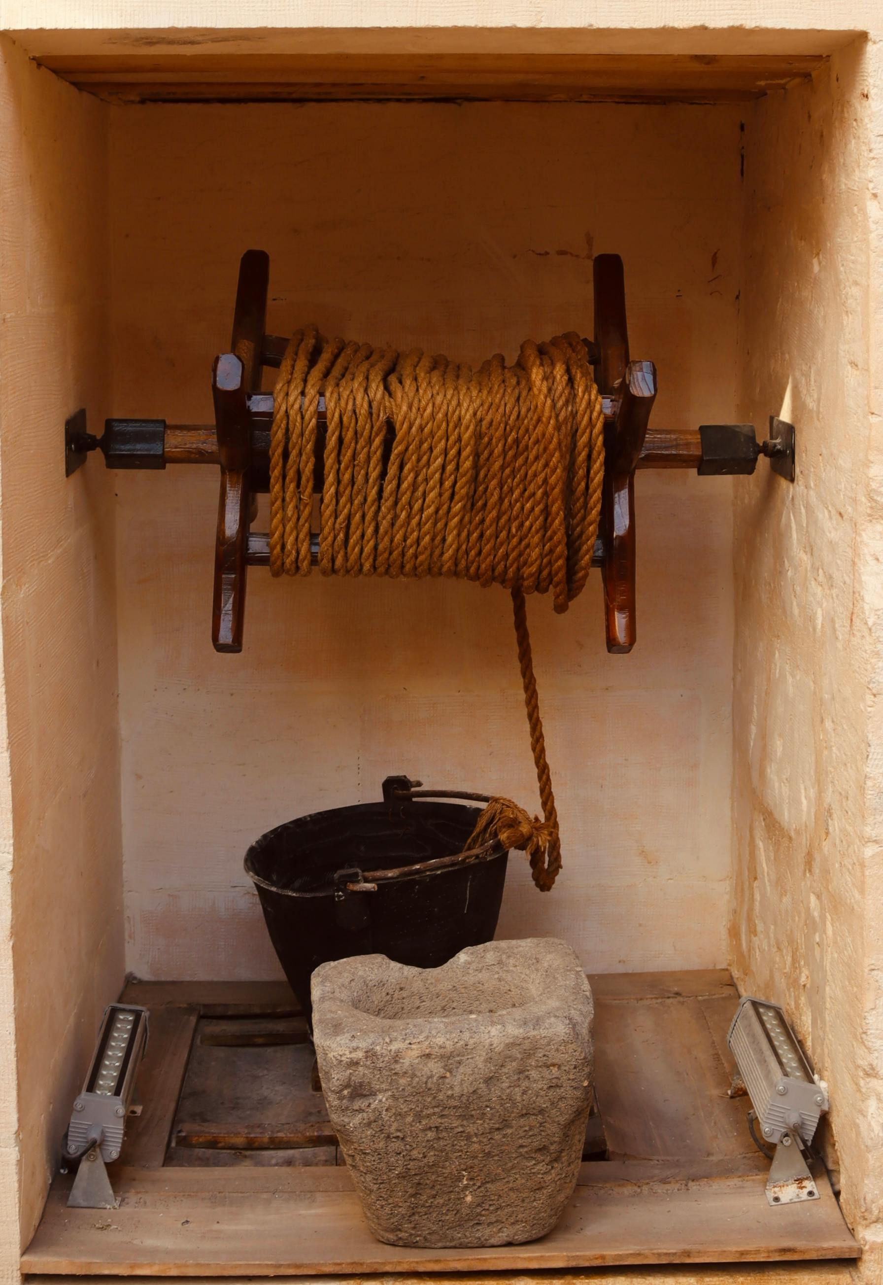 Traditional Well with Rope and Pulley in Şanlıurfa · Free Stock Photo