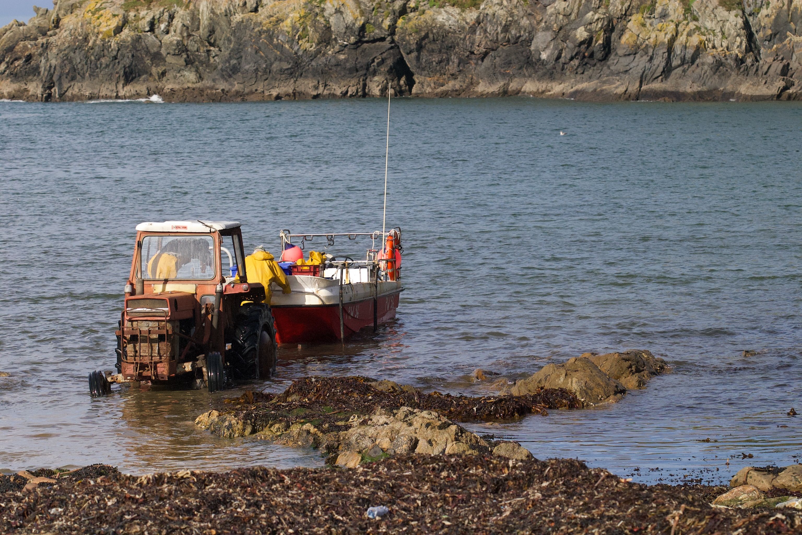 Tractor and Fishing Boat at Crackington Haven Beach · Free Stock Photo