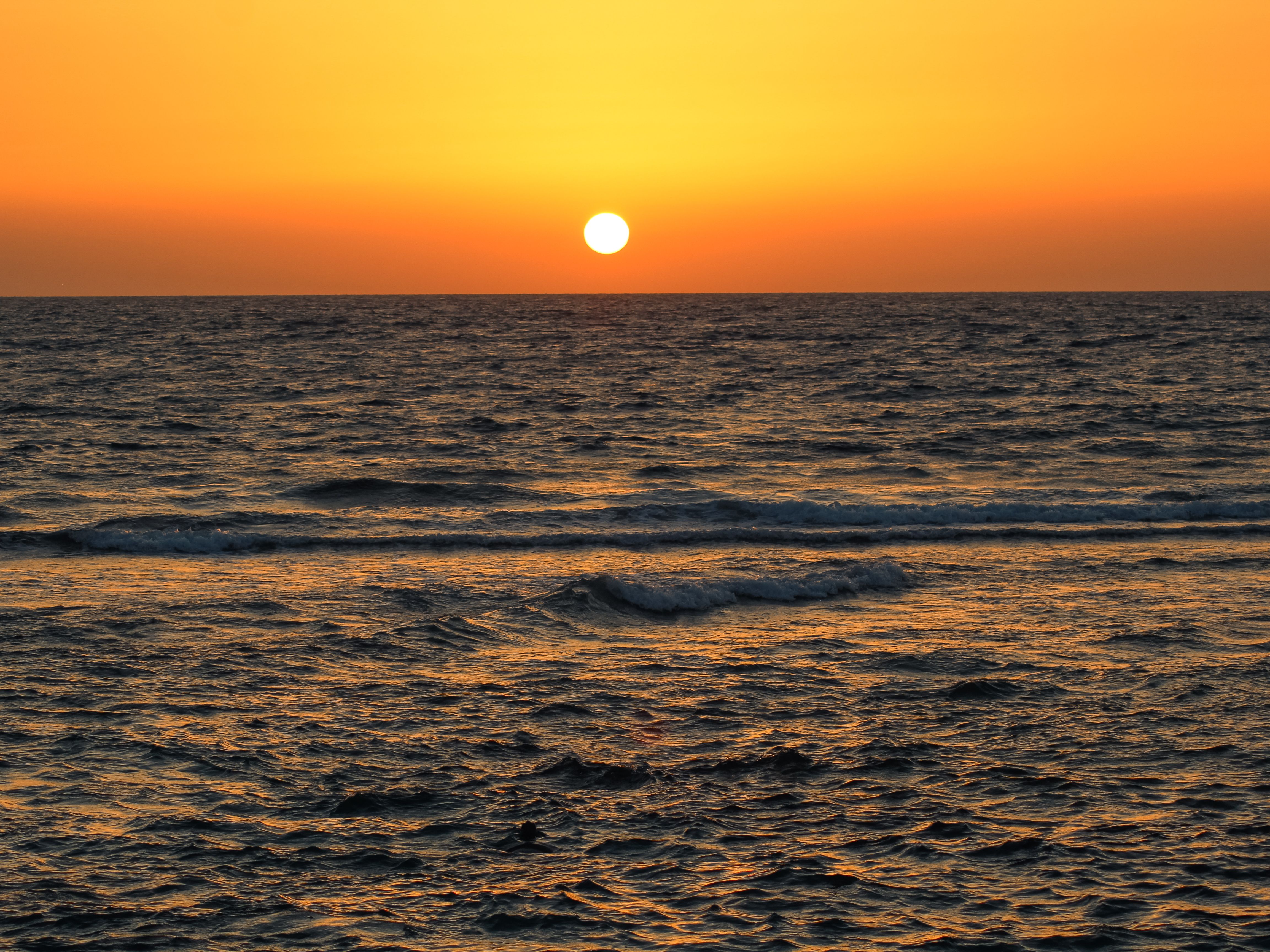 Stunning Sunset Over the Red Sea Coastline · Free Stock Photo