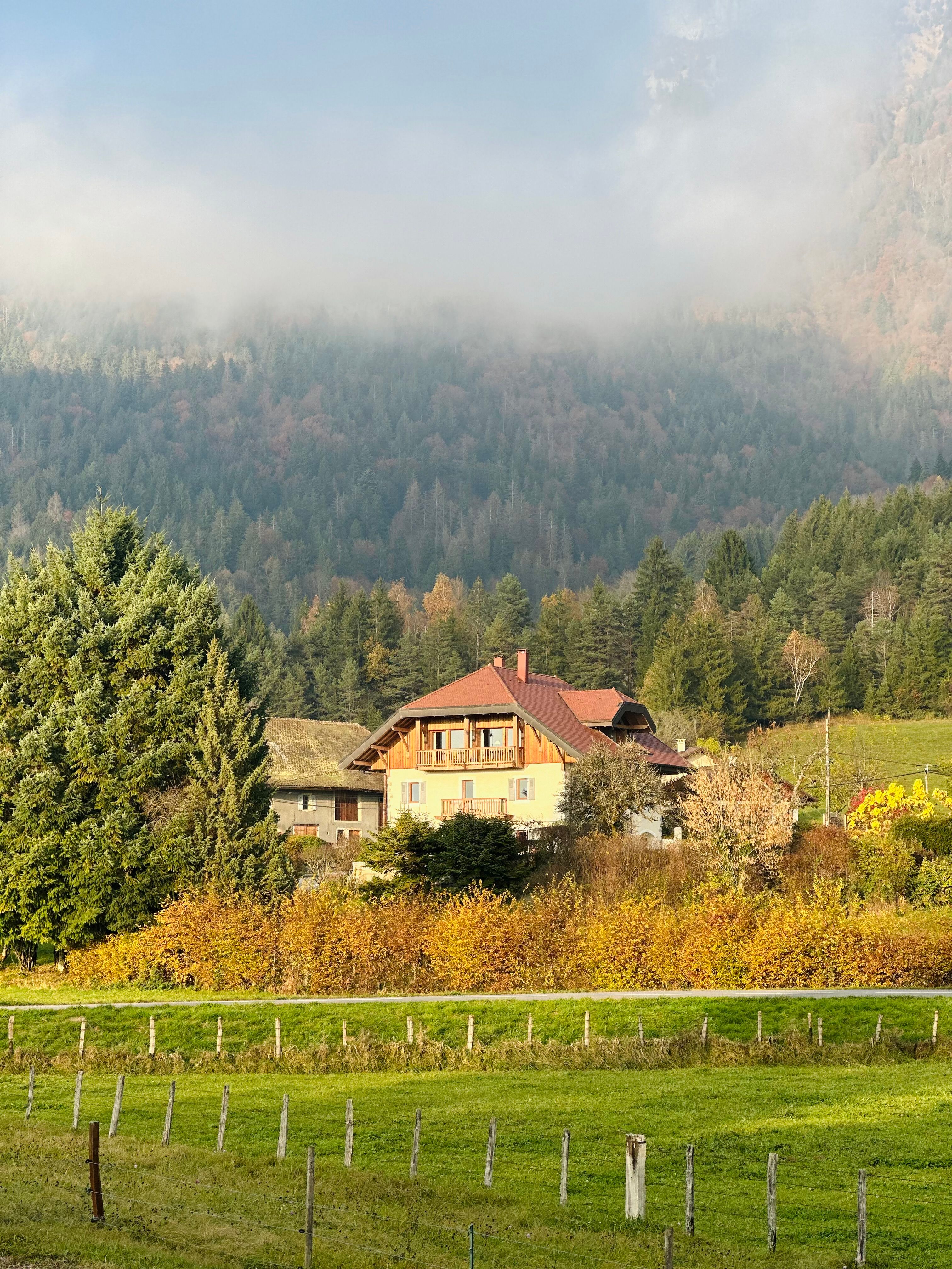 Quaint Countryside House in Autumn, Annecy · Free Stock Photo