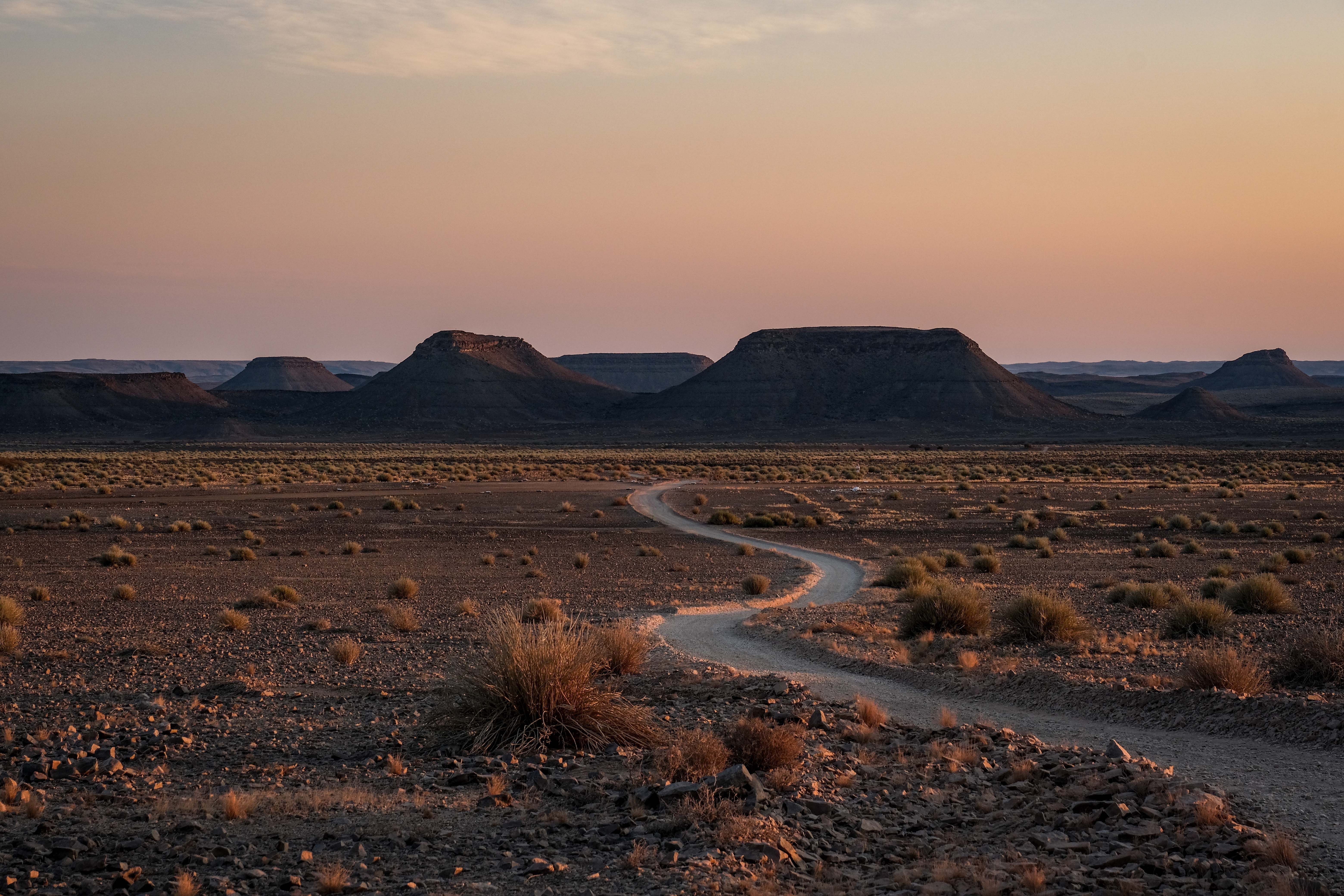 Scenic Desert Landscape with Distant Mesas · Free Stock Photo