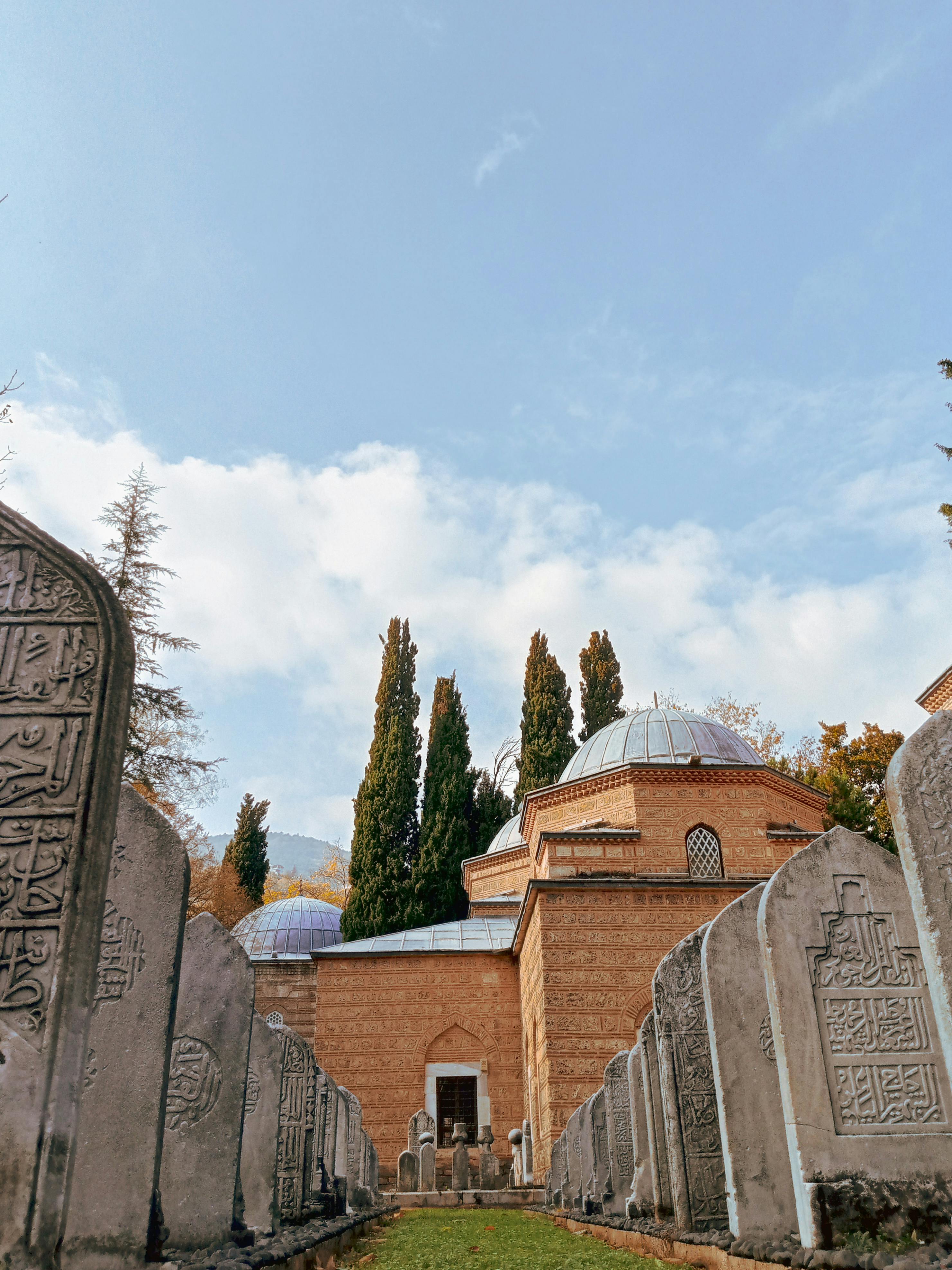 Historic Cemetery with Ancient Tombstones · Free Stock Photo