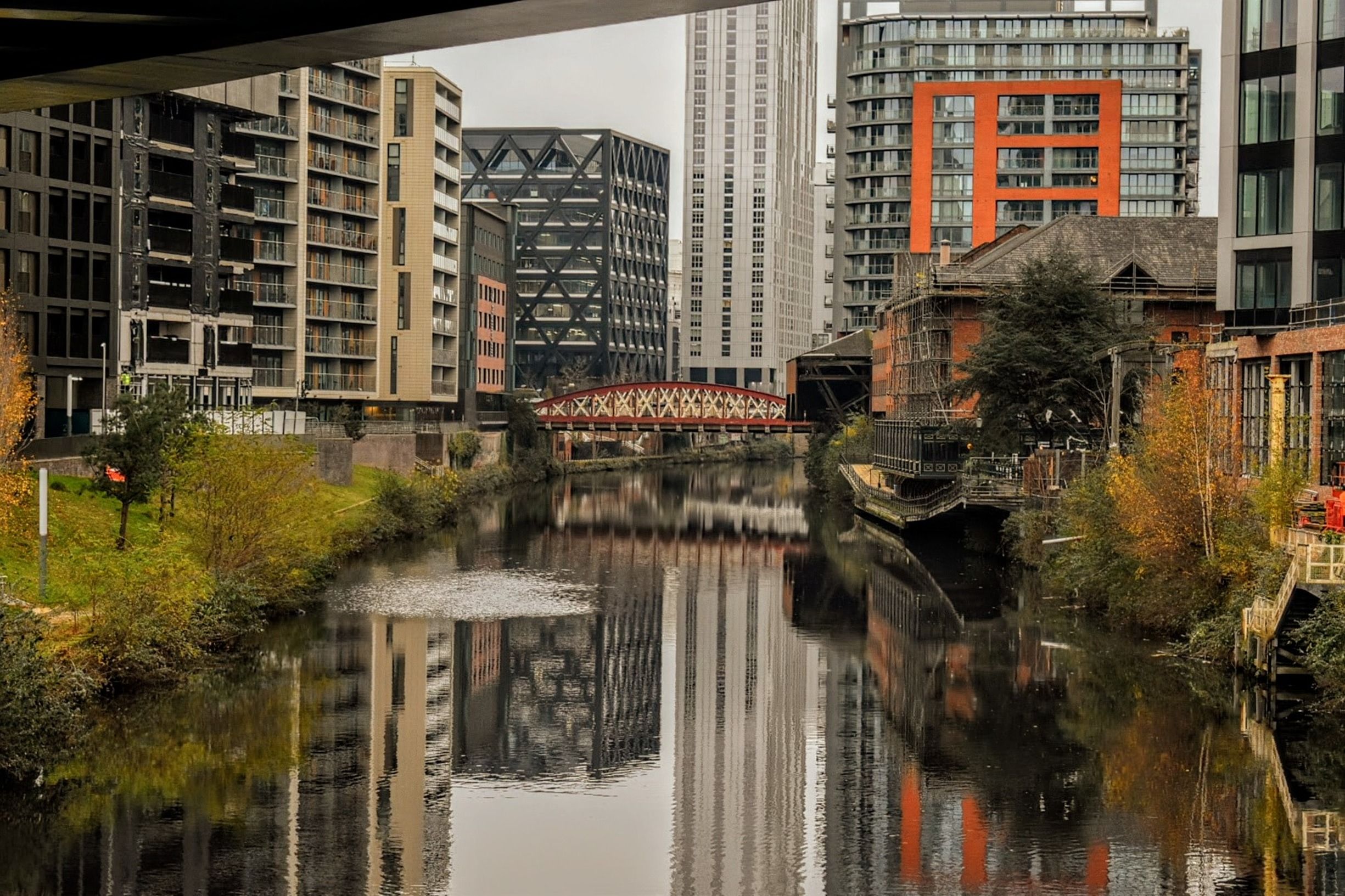 Modern Urban Canal Scene with High-rise Buildings · Free Stock Photo