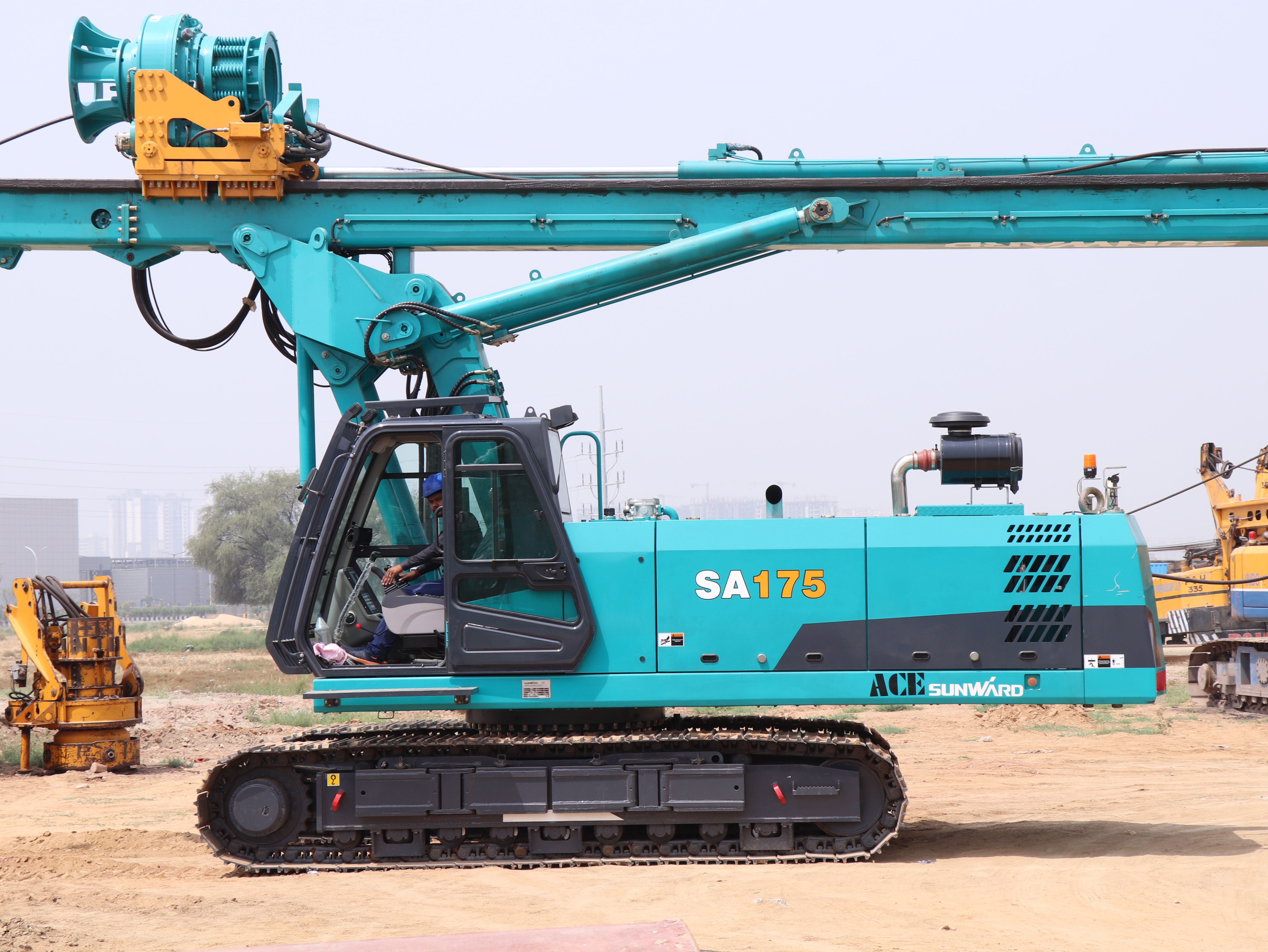 Industrial Piling Rig at Construction Site in Faridabad · Free Stock Photo